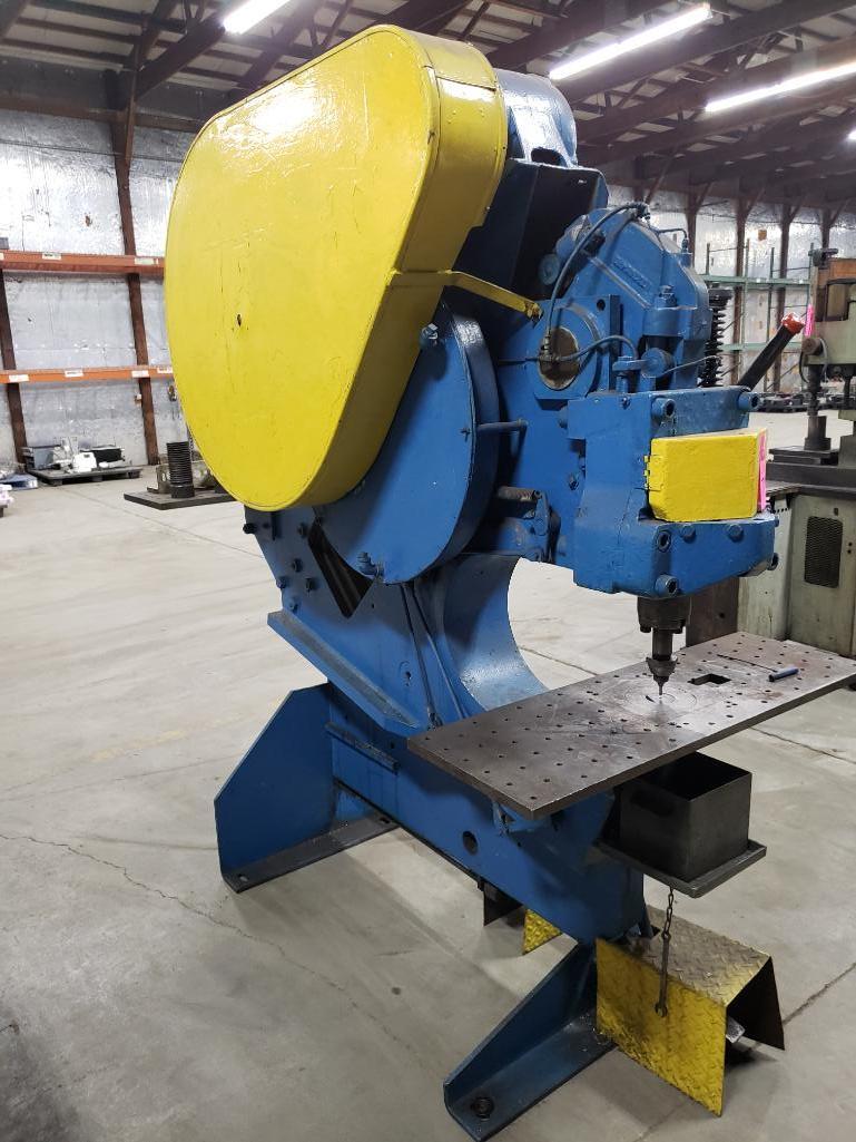 Buffalo No 1/2 Universal Ironworker, 30ton, 1/2" shear capacity, 6"x5/8 ...