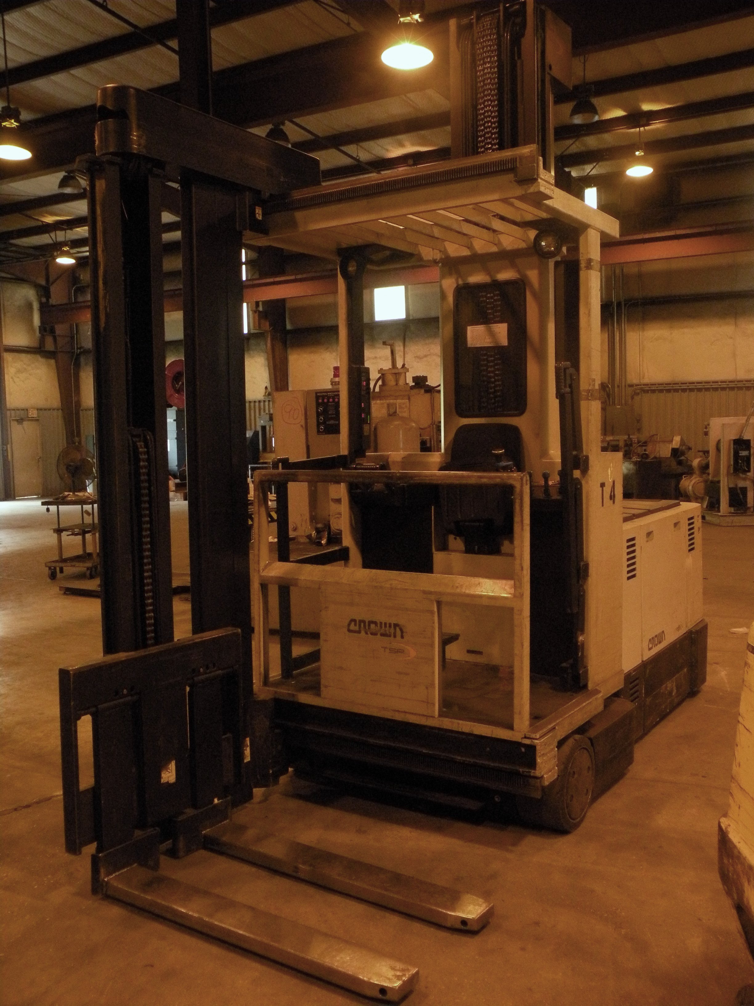 Crown Turret Stock Picker: Type E, 3000 Lb Capacity, Electric, s/N ...