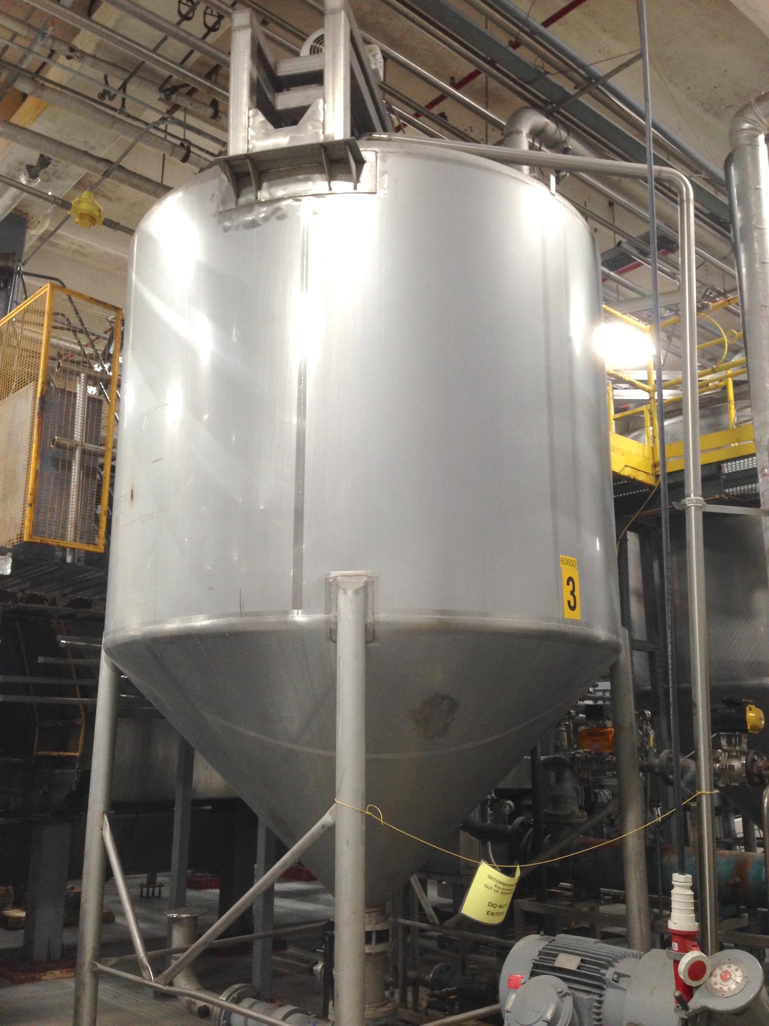 SFI 5000 Gallon Vertical Mixing Tanks Cone Bottom, Dome Top, Top ...