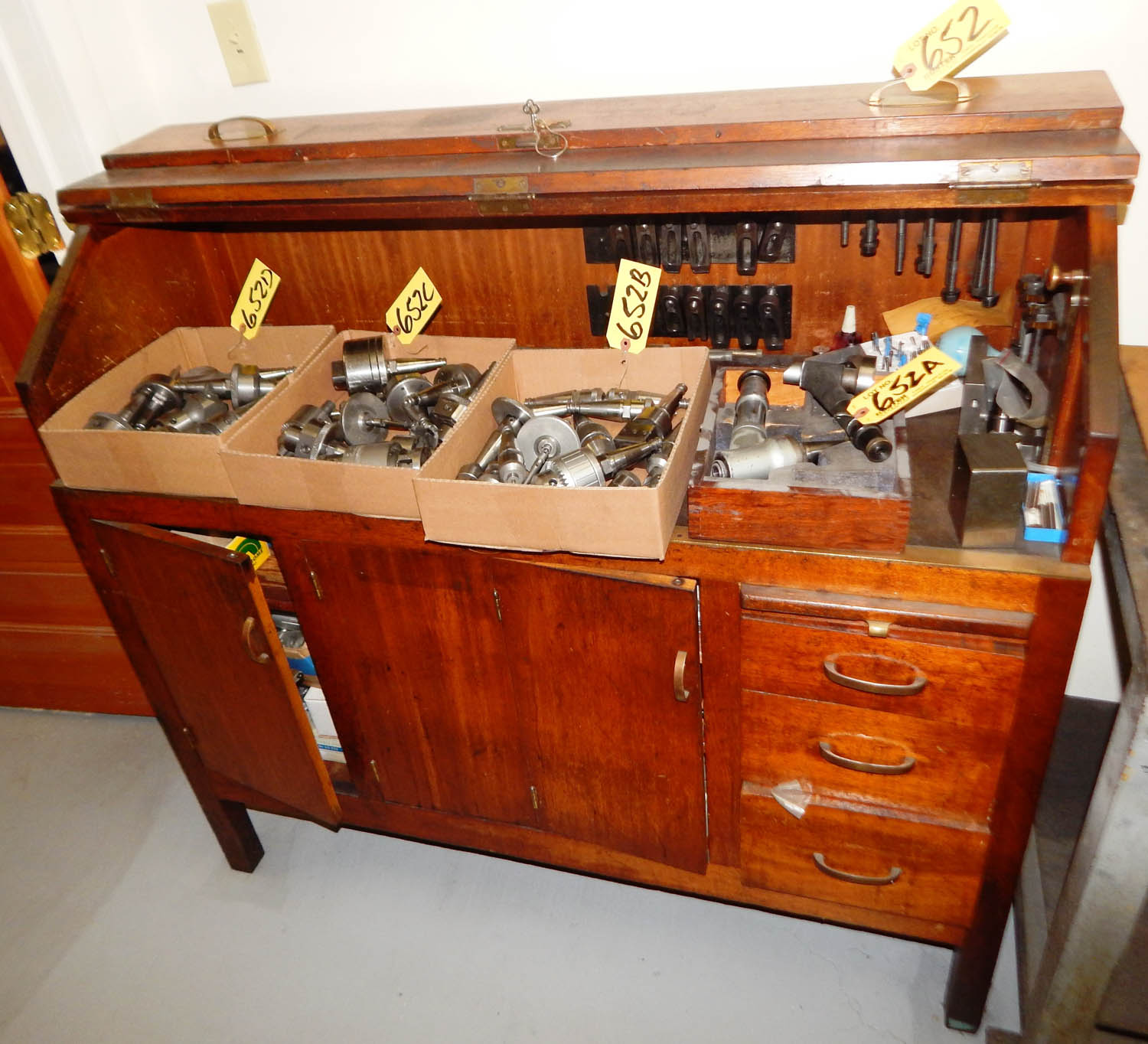 MOORE WOOD TOOL CABINET, WITH MOORE TOOLING