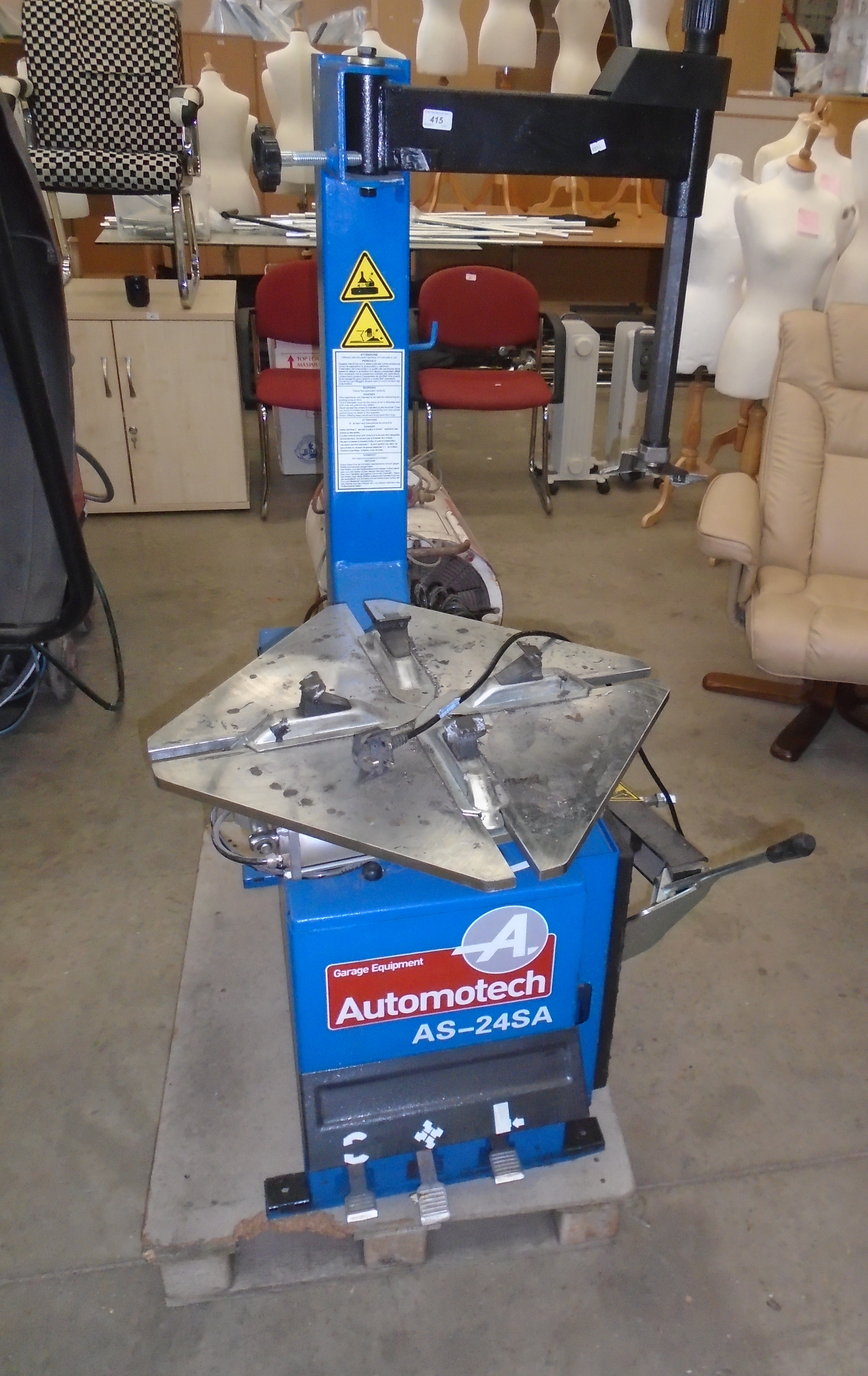 A Garage Equipment Automotech AS-245A tyre changer - 240v S/N T171042 ...