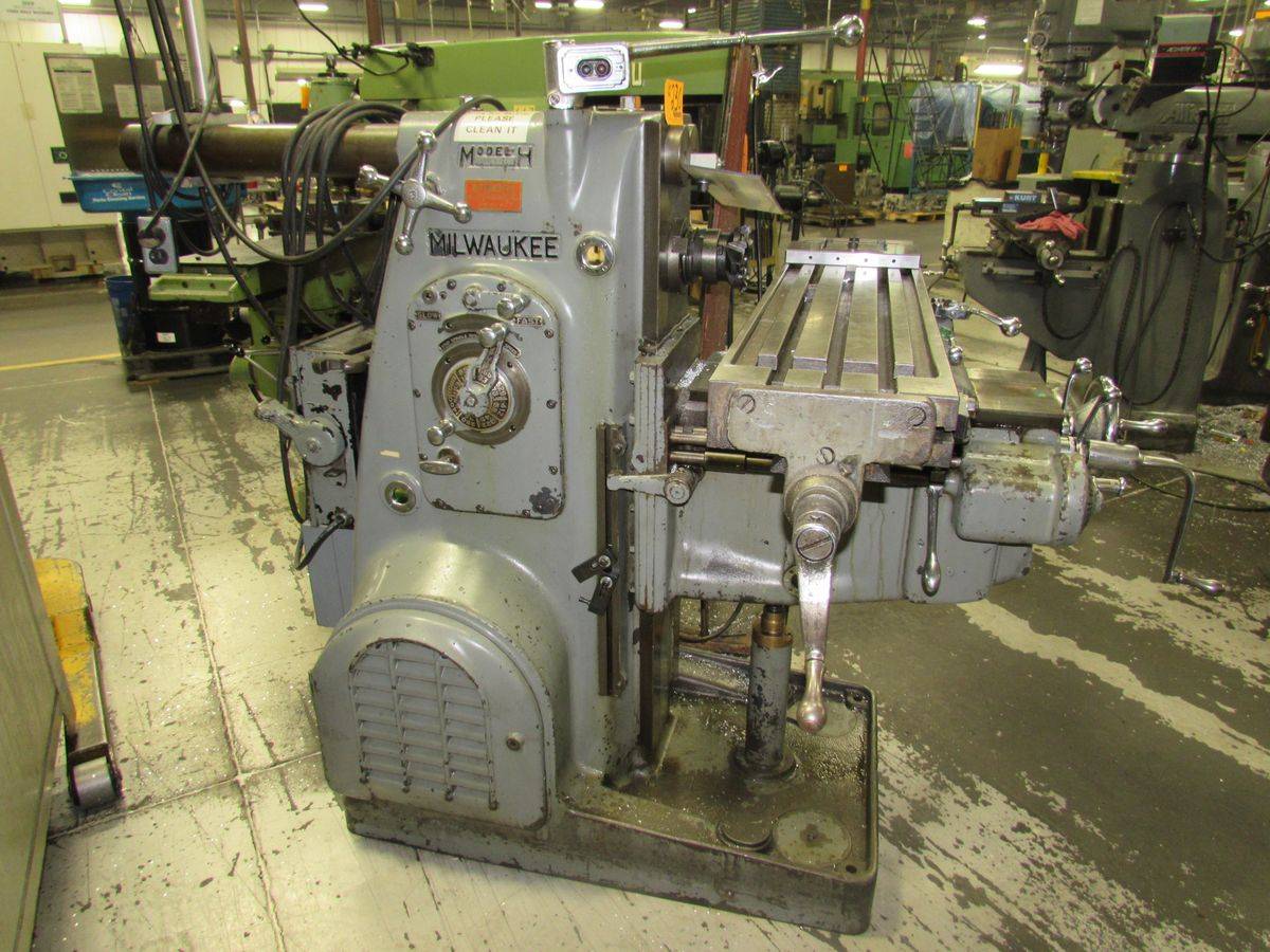 MILWAUKEE H HORIZONTAL MILLING MACHINE 20-1,000 RPM, 15 1/2" X 75 ...