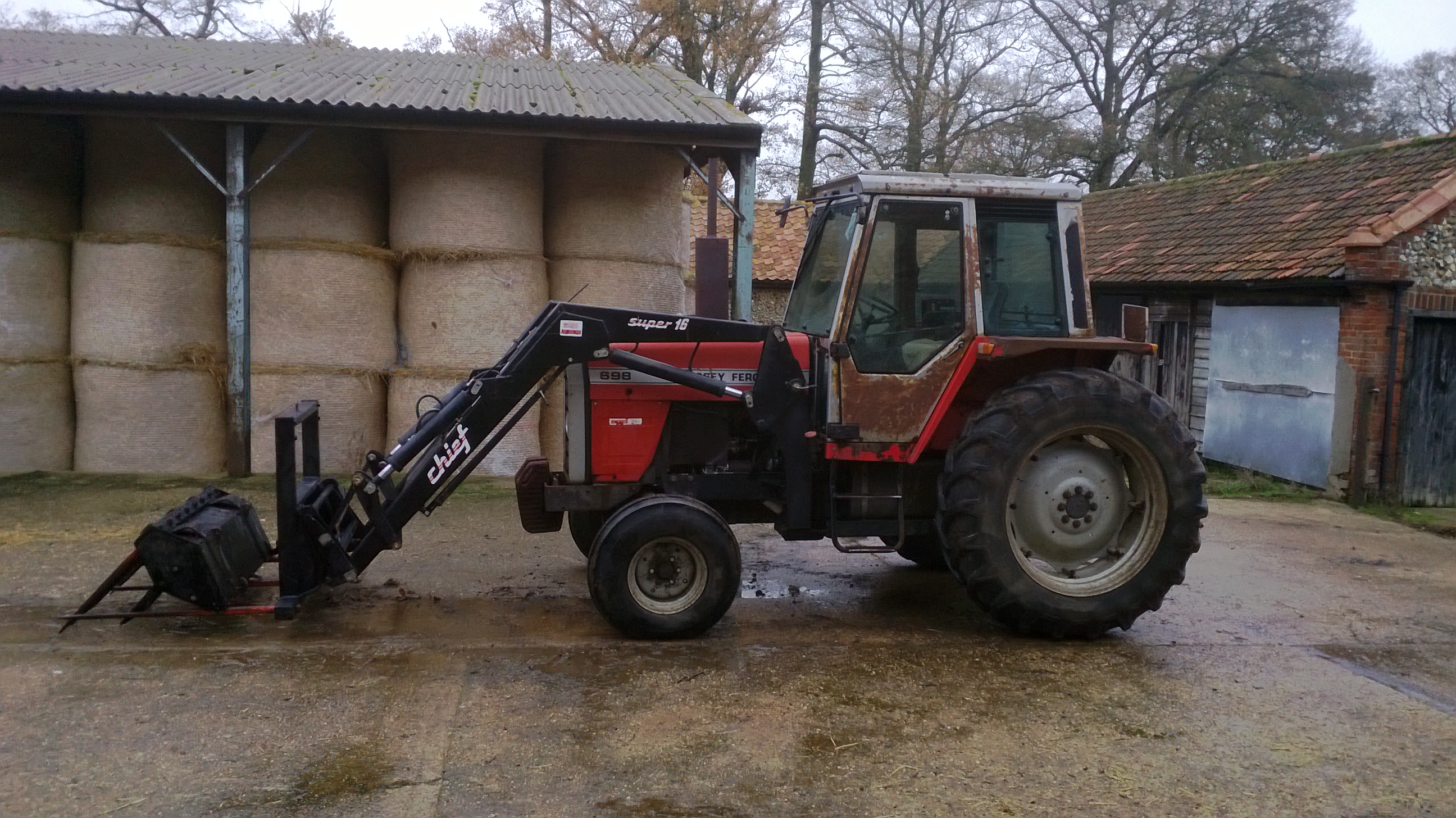Massey Ferguson 698 tractor with detachable Chief Super 16 loader ...