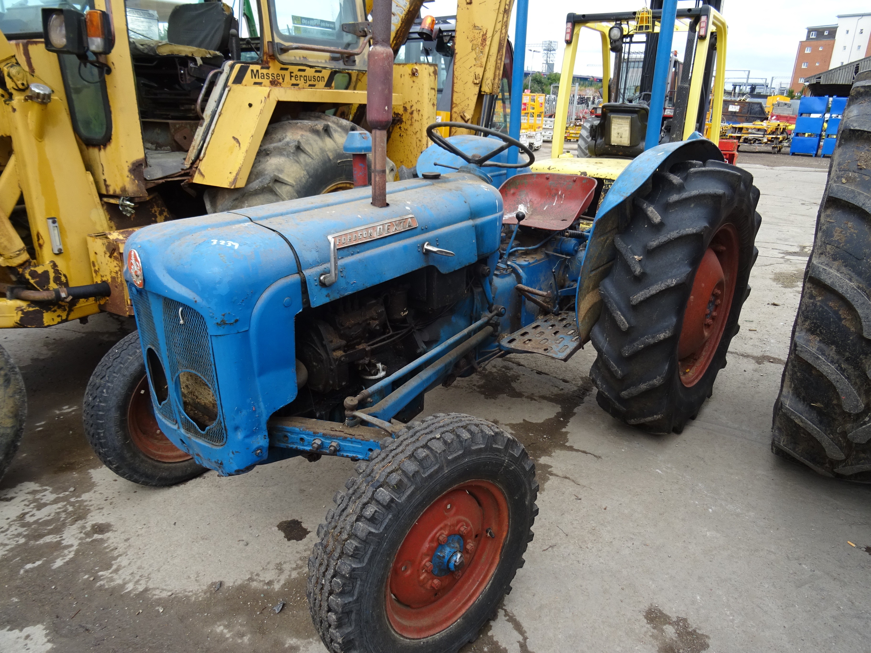 Fordson Dexta tractor, drives - stuck in forward gear