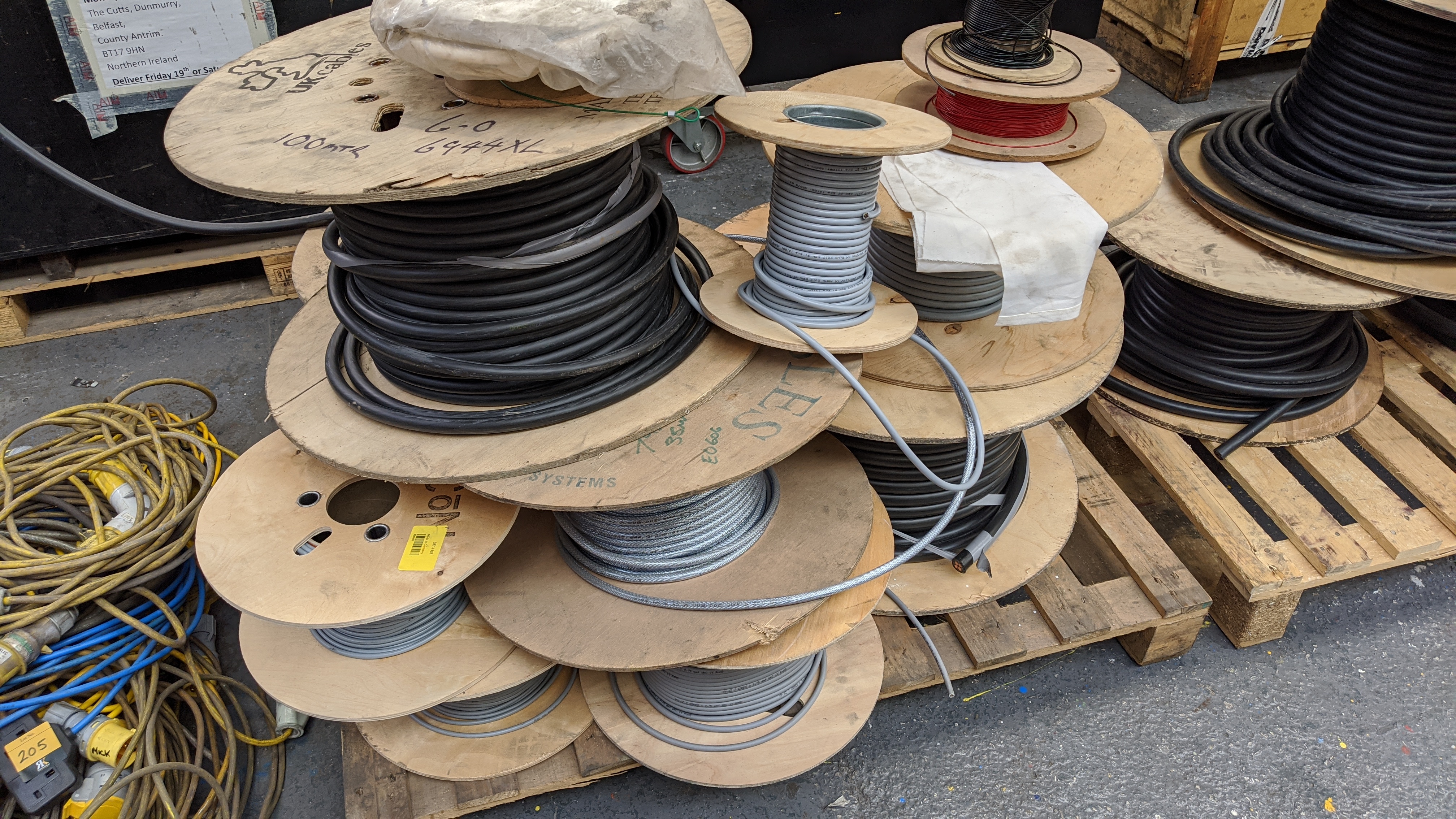 2 pallets of assorted electrical cable
