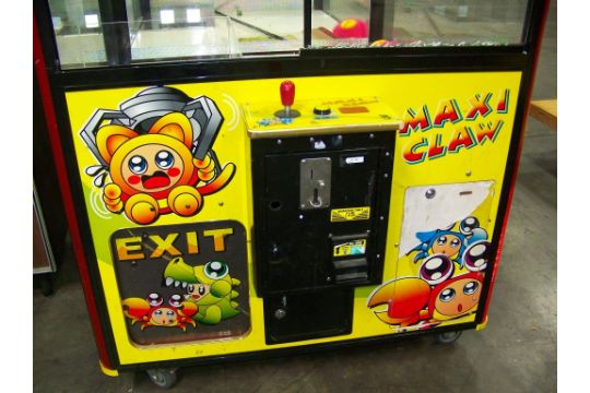 45" MAXI CLAW JUMBO PLUSH CLAW CRANE MACHINE; Item is in used condition ...