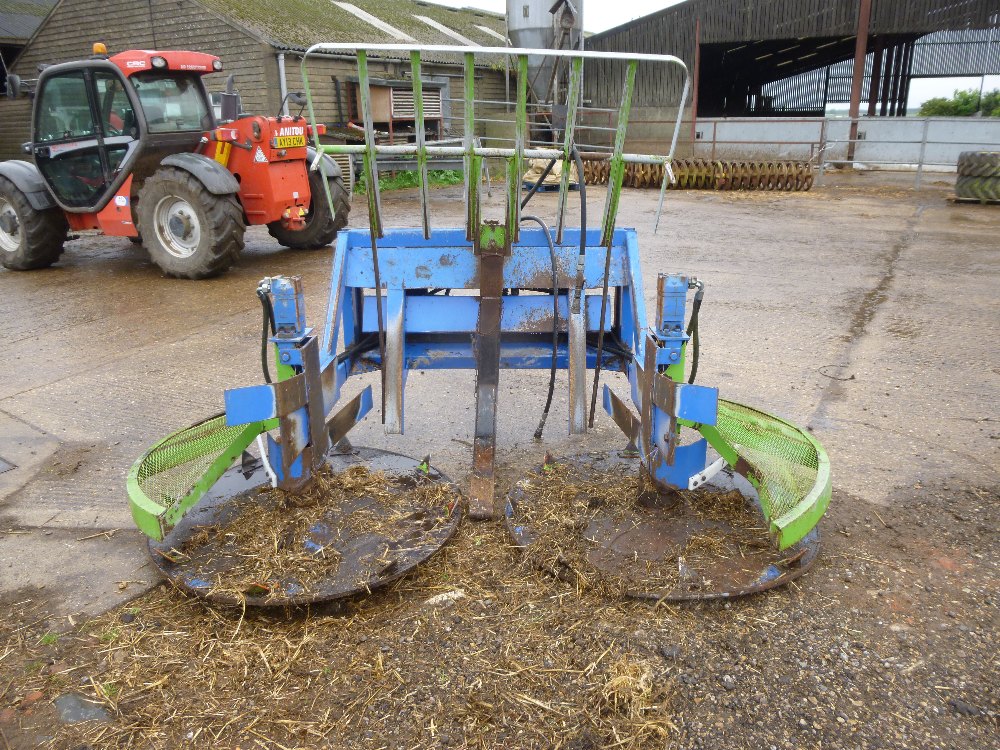 Primex round bale straw spreader with Manitou brackets, serial number ...