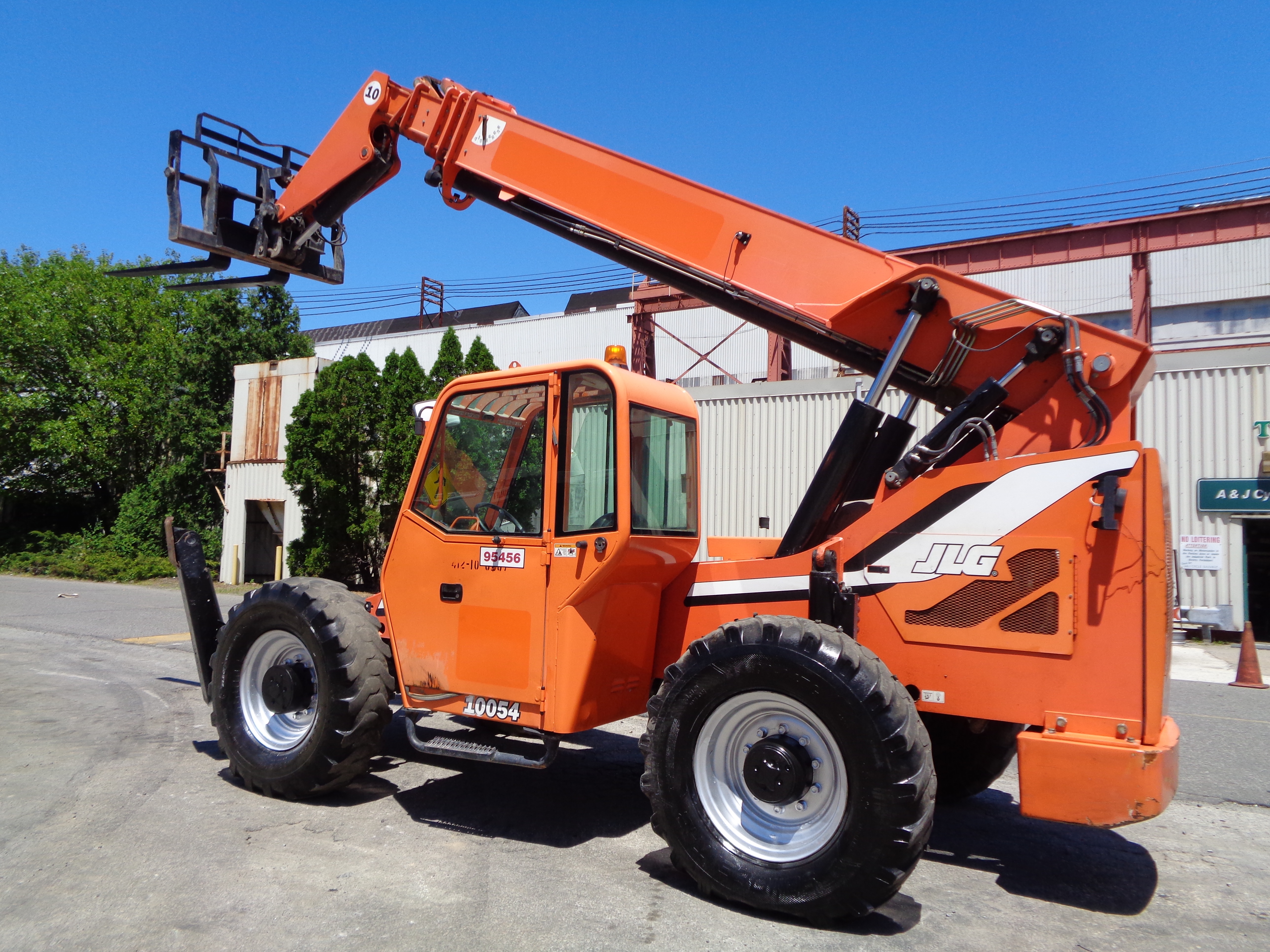 Make: JLG Skytrak Model: 10054 Year: 2011 SN: 0160042026 Hours: 2718 10 ...