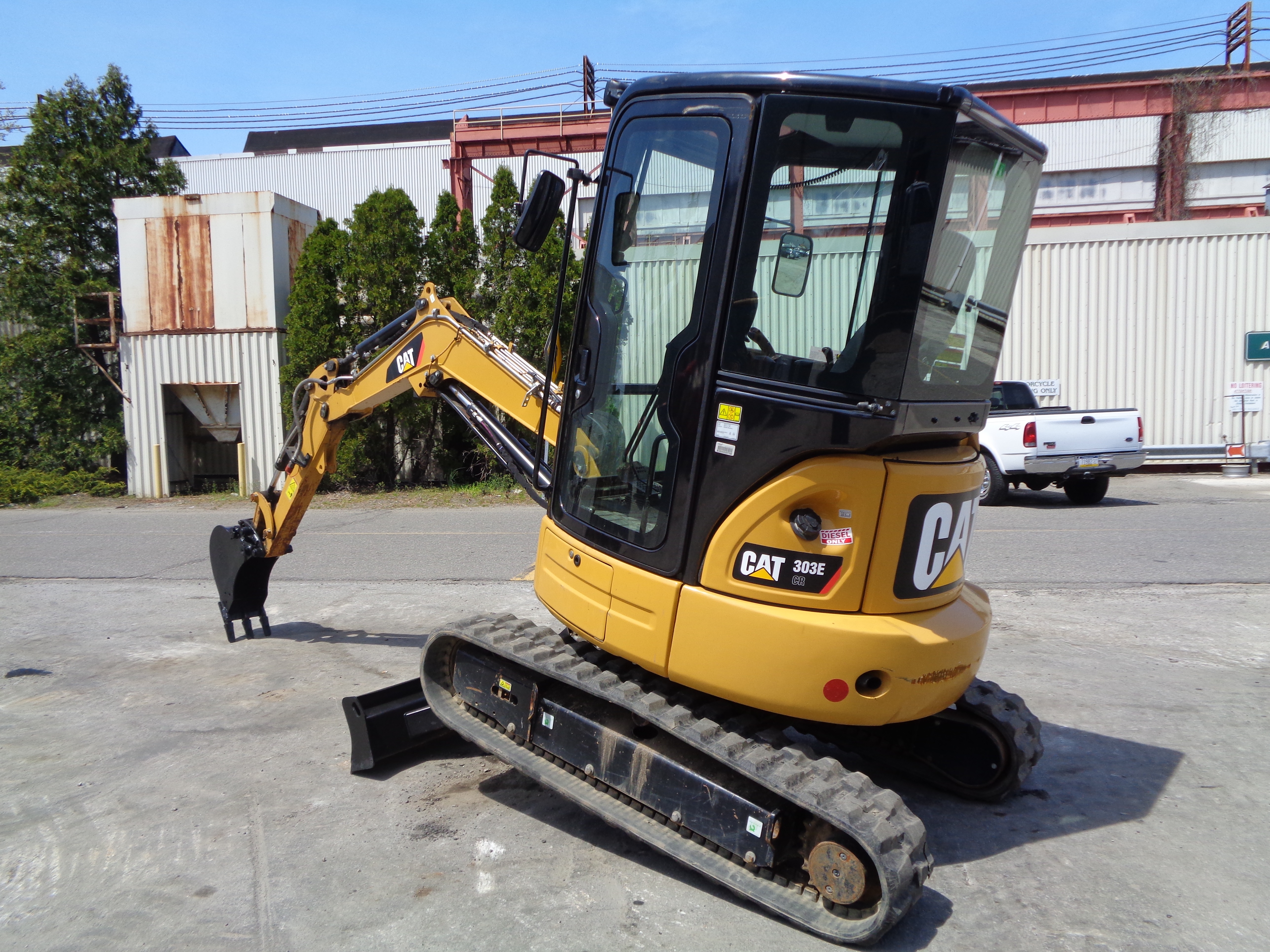 Make: Caterpillar Model: 303ECR Year: 2016 Hours: 233 SN: CAT0303EVHHM01760