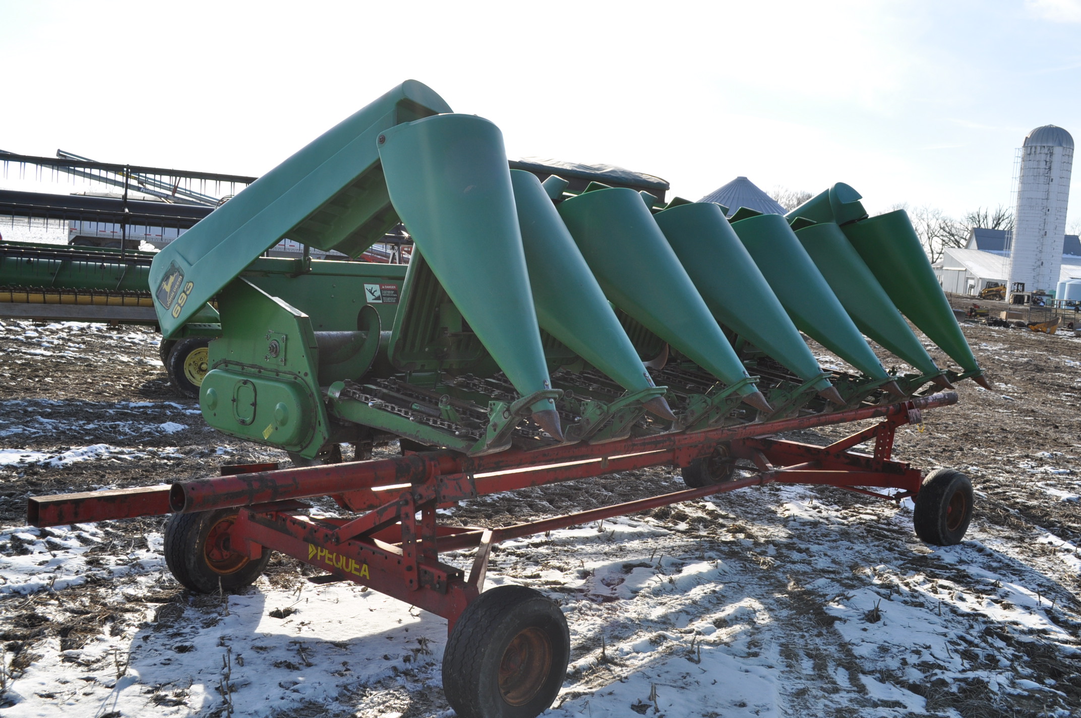 John Deere 693 corn head, hyd deck plates, poly, intermesh stalk rolls ...