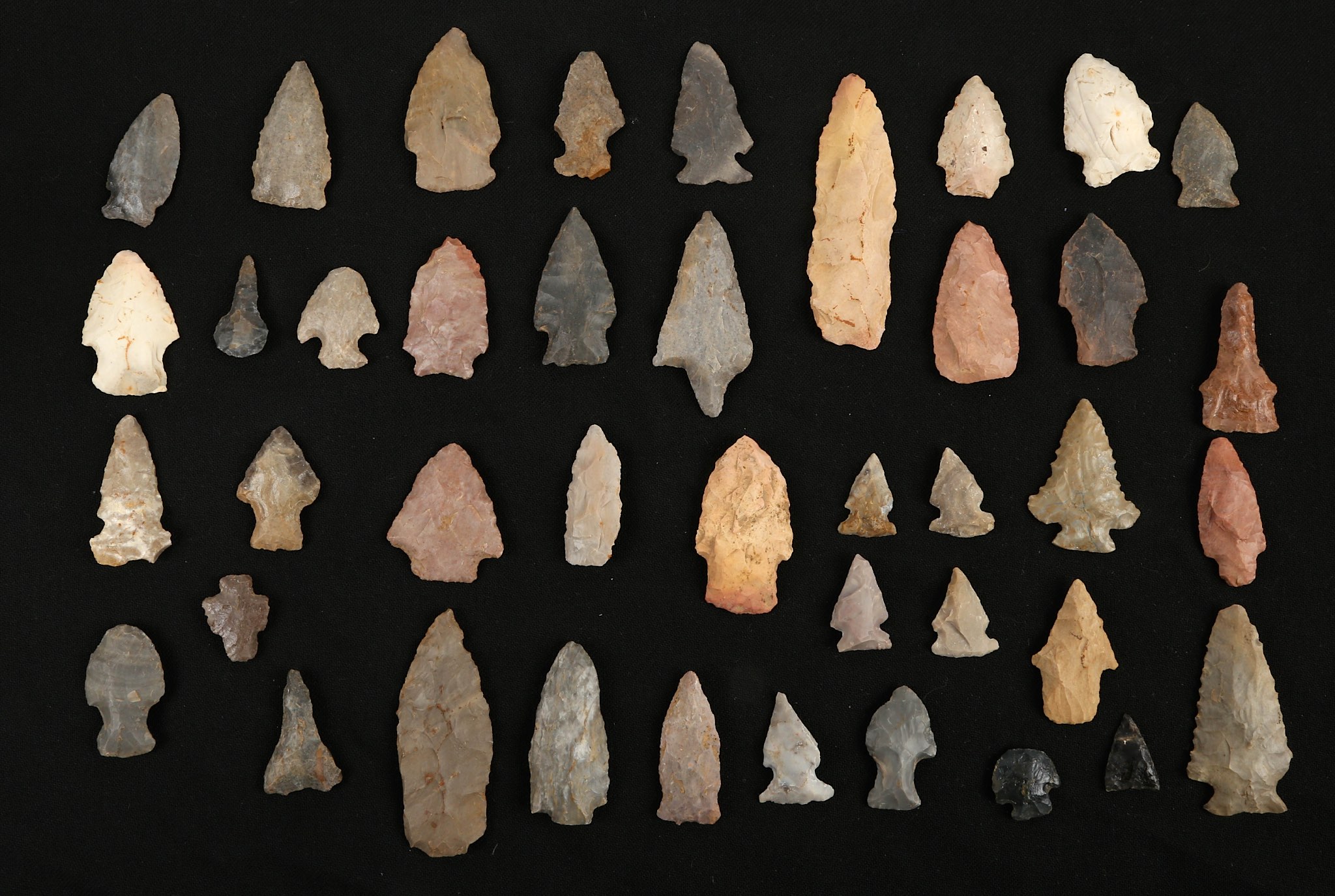 FORTY-ONE SAHARAN FLINT ARROWHEADS Neolithic Period, circa 4000 B.C ...