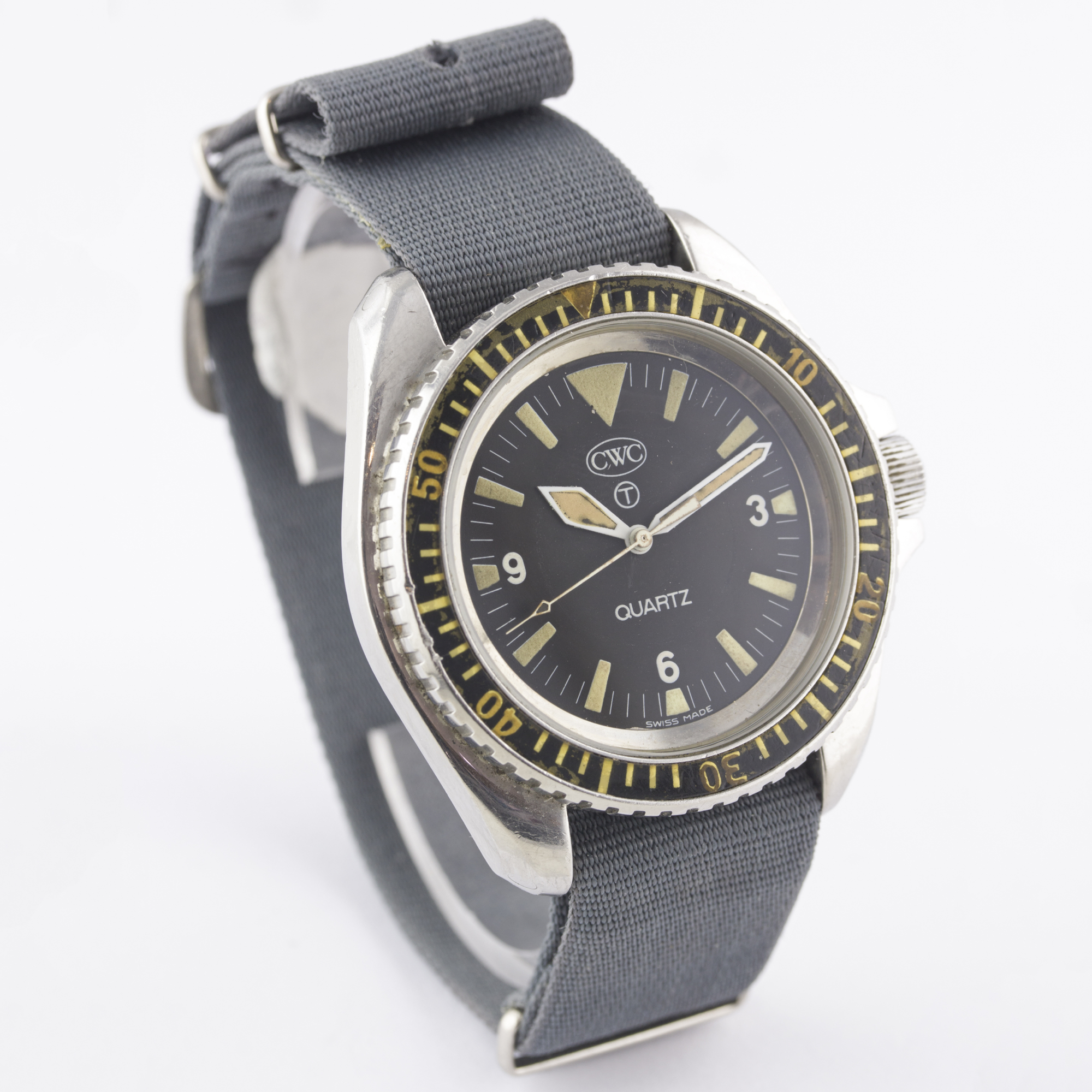 A RARE GENTLEMAN'S STAINLESS STEEL BRITISH MILITARY CWC QUARTZ ROYAL ...