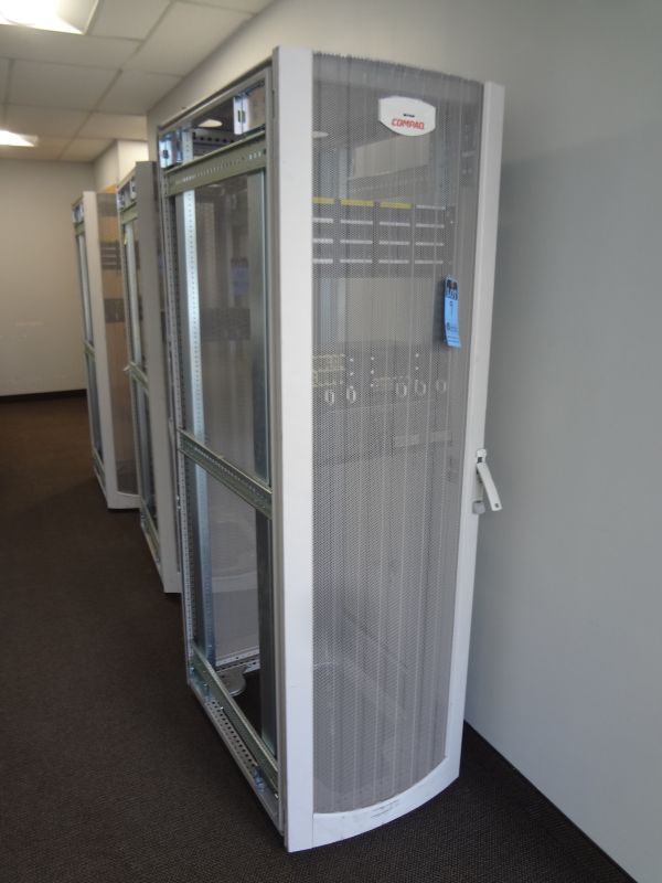 COMPAQ 9000 PORTABLE SERVER RACK; S/N U041711, 24"L X 35"W X 79" HIGH