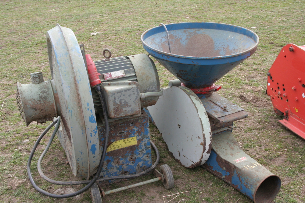 Sale Item: KONGSKILDE GRAIN BLOWER & PADDLE FEEDER Vat Status: Plus Vat ...
