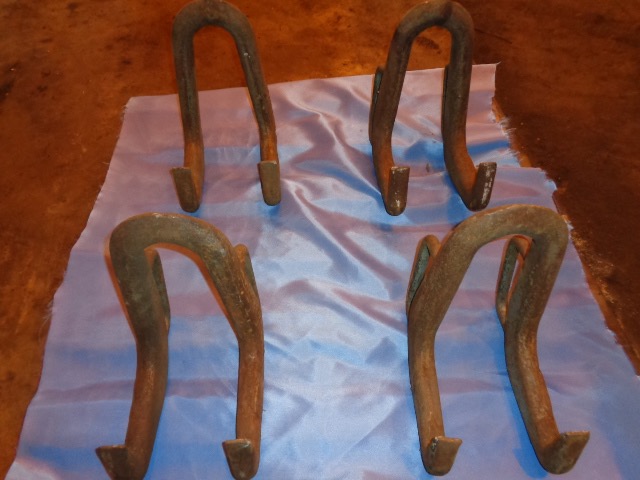 Lot of 4 Plate Lifting Dogs