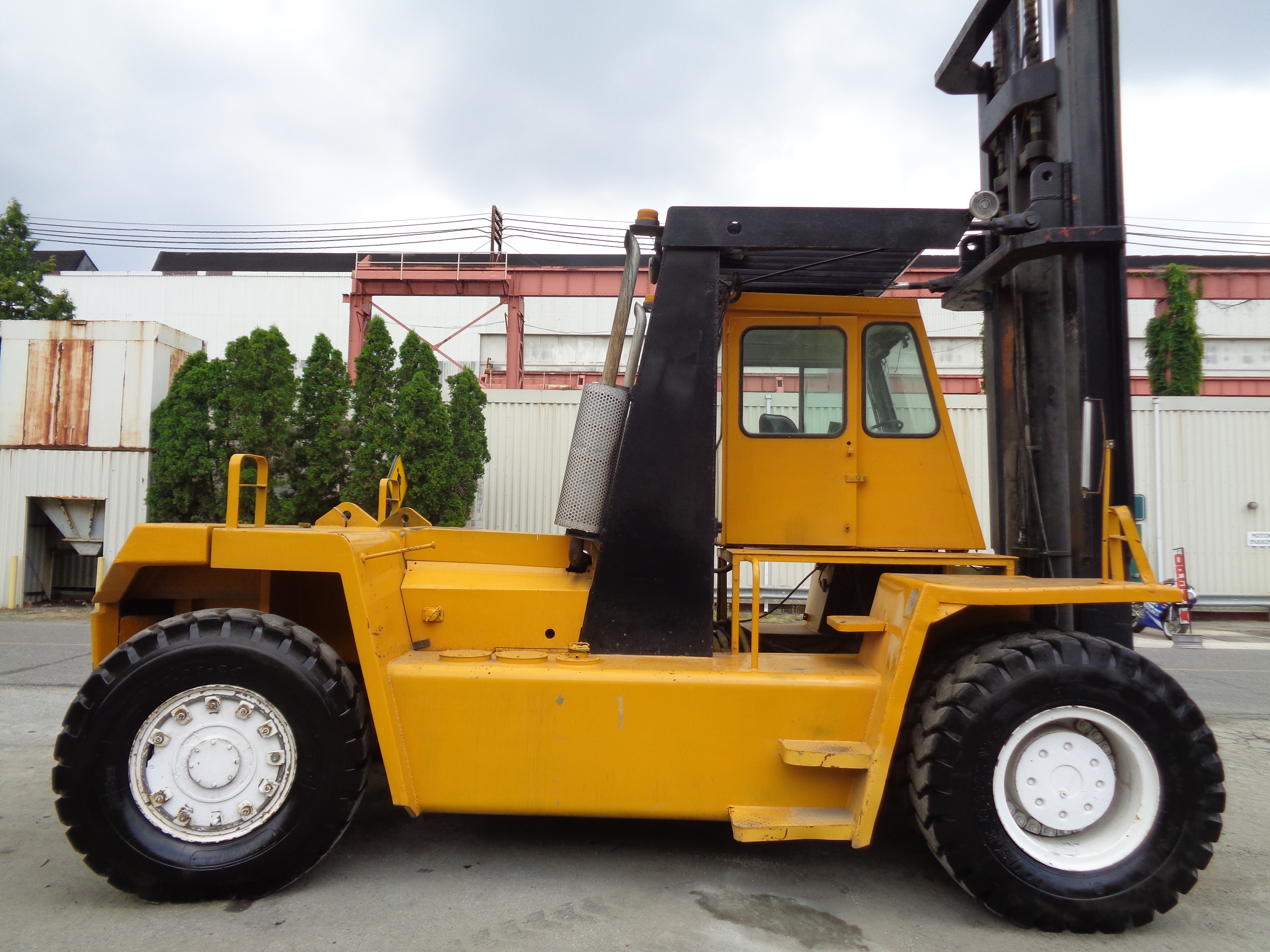 Make: Clark Model: CY-450 SN: Y-4065-4-3895 Lifting Capacity: 45,000lbs ...