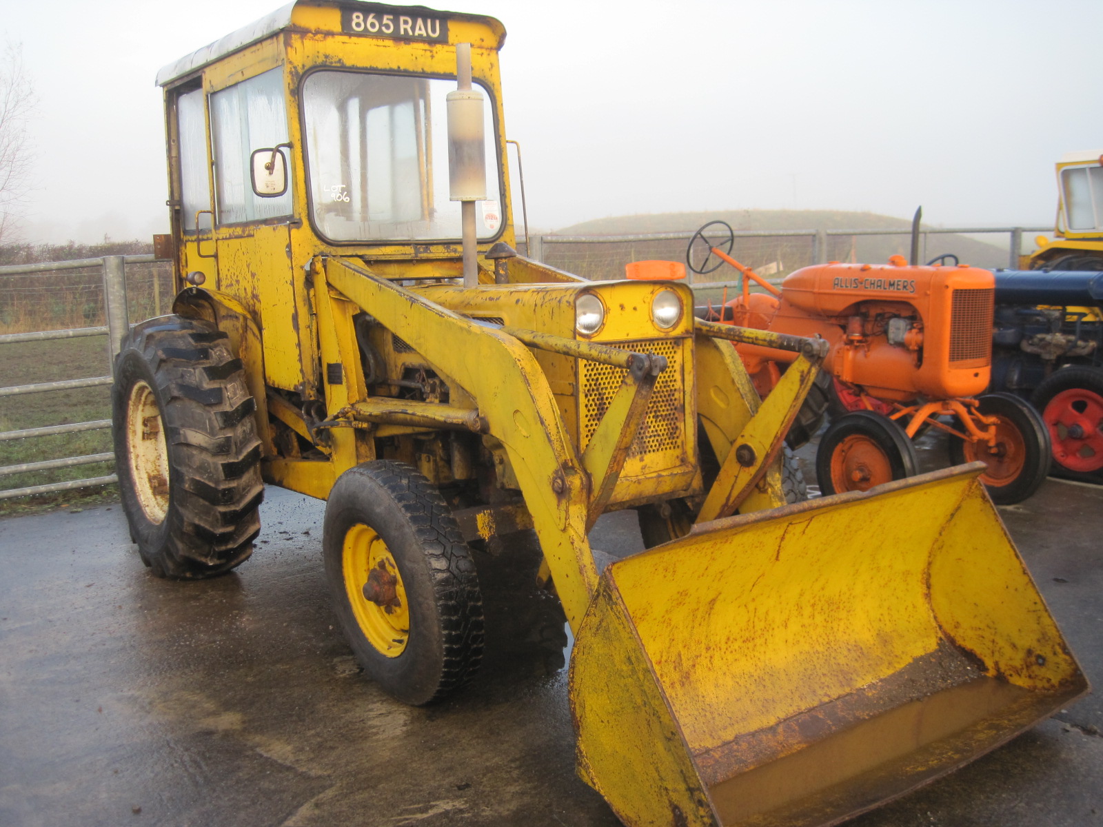 1962 INTERNATIONAL 2275 4cylinder diesel TRACTOR Reg. No. 865 RAU ...