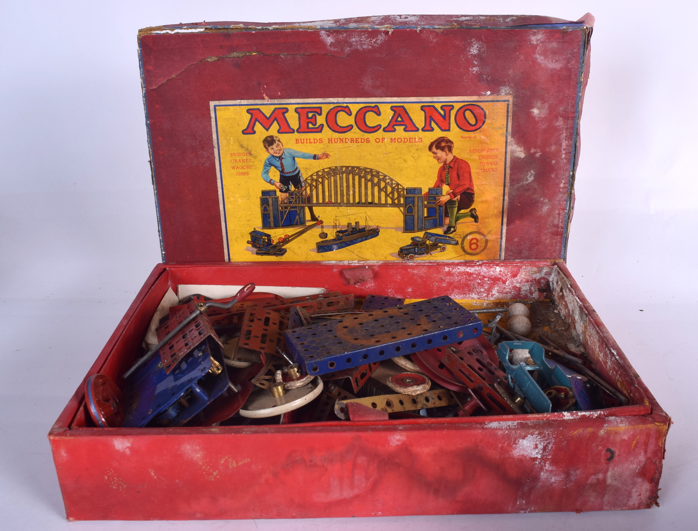 A VINTAGE MECCANO SET, contained within original box. Box 31 cm x 41 cm.