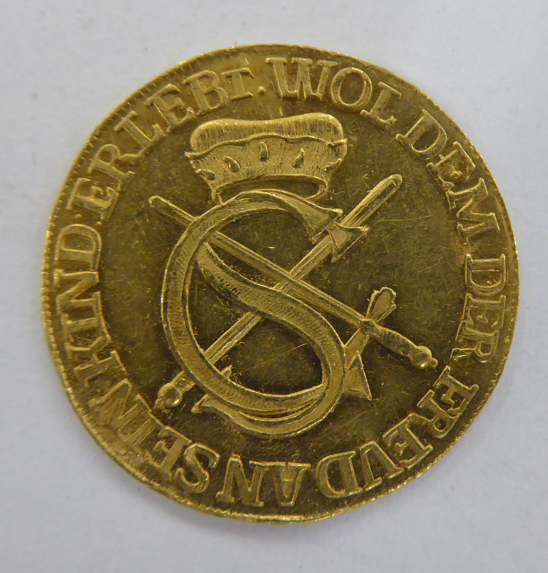 A gold medallion/coin inscribed IHS & dated 1616 11