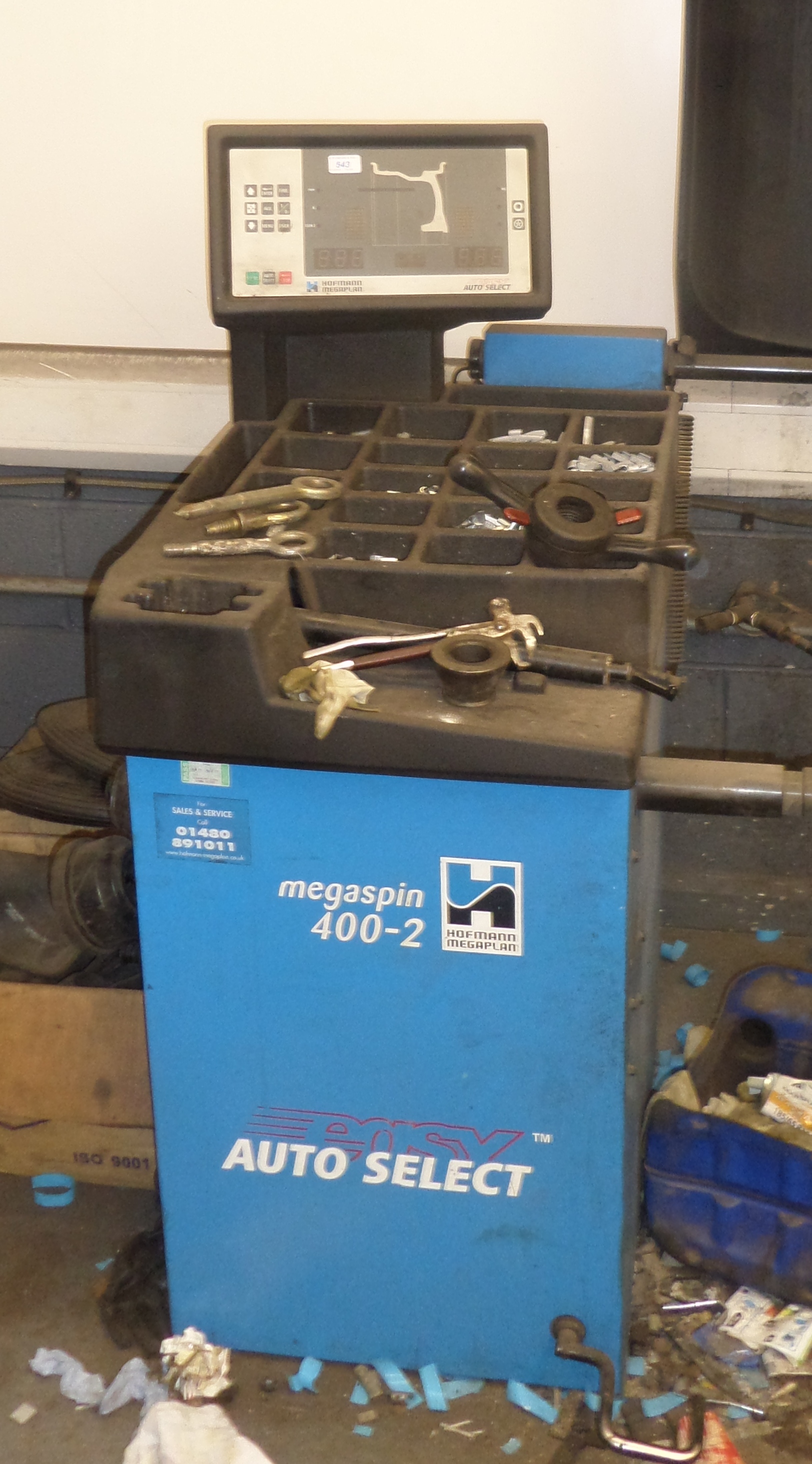 HOFMANN MEGASPIN 400-2 WHEEL BALANCER complete with digital display - 240v
