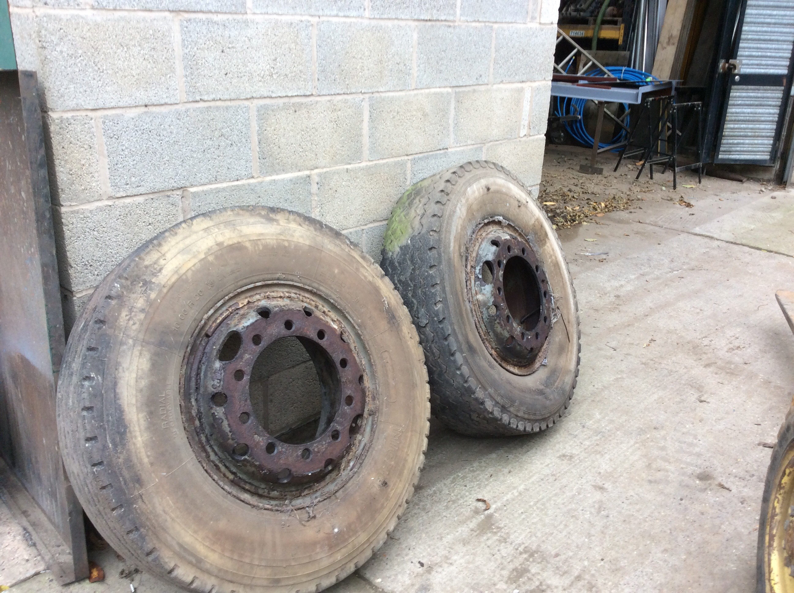 * 4 Truck Split Rim Wheels, 1100 x 20 c/w Tyres