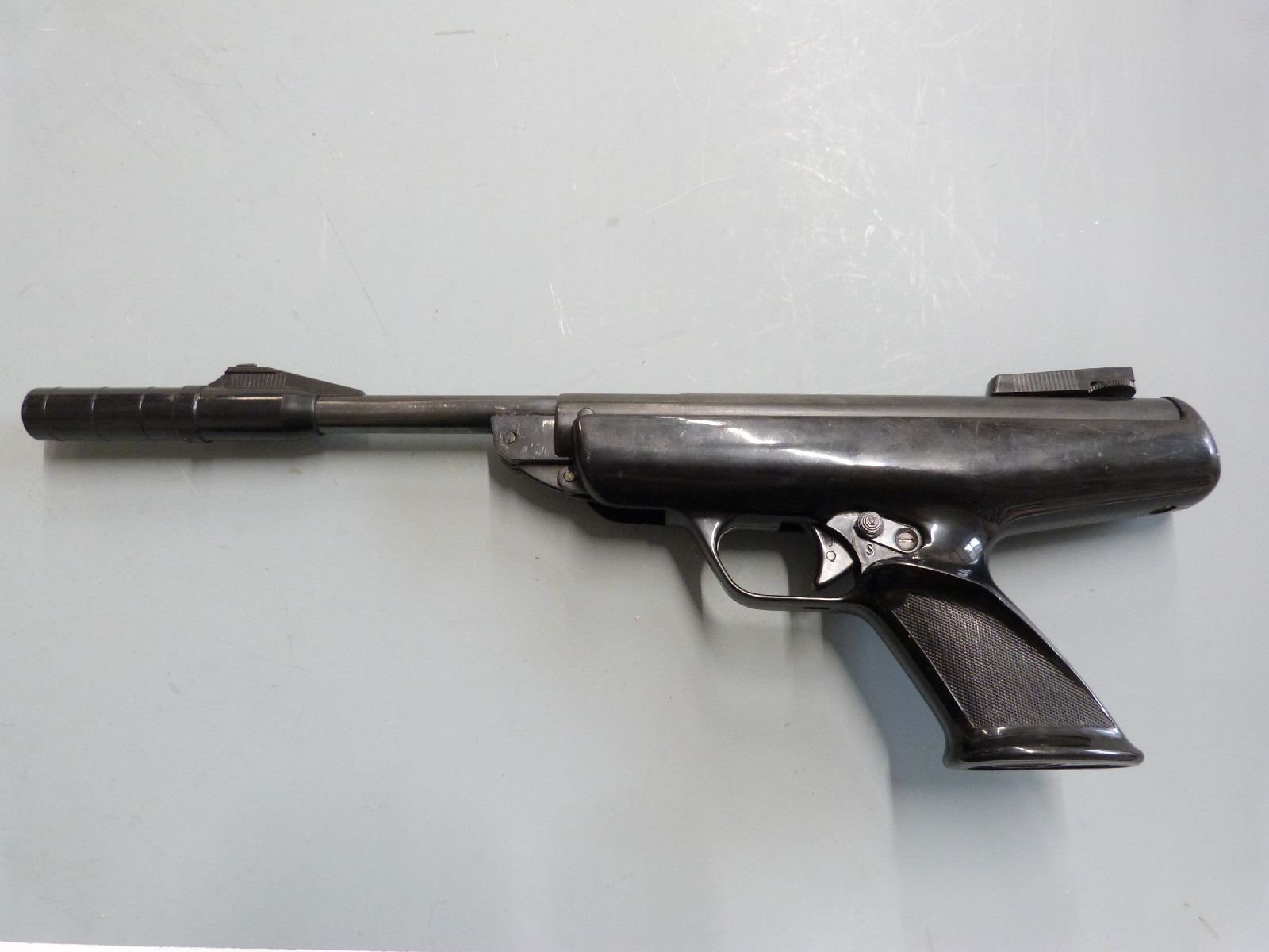 BSA Scorpion .22 target air pistol with chequered and moulded grip ...