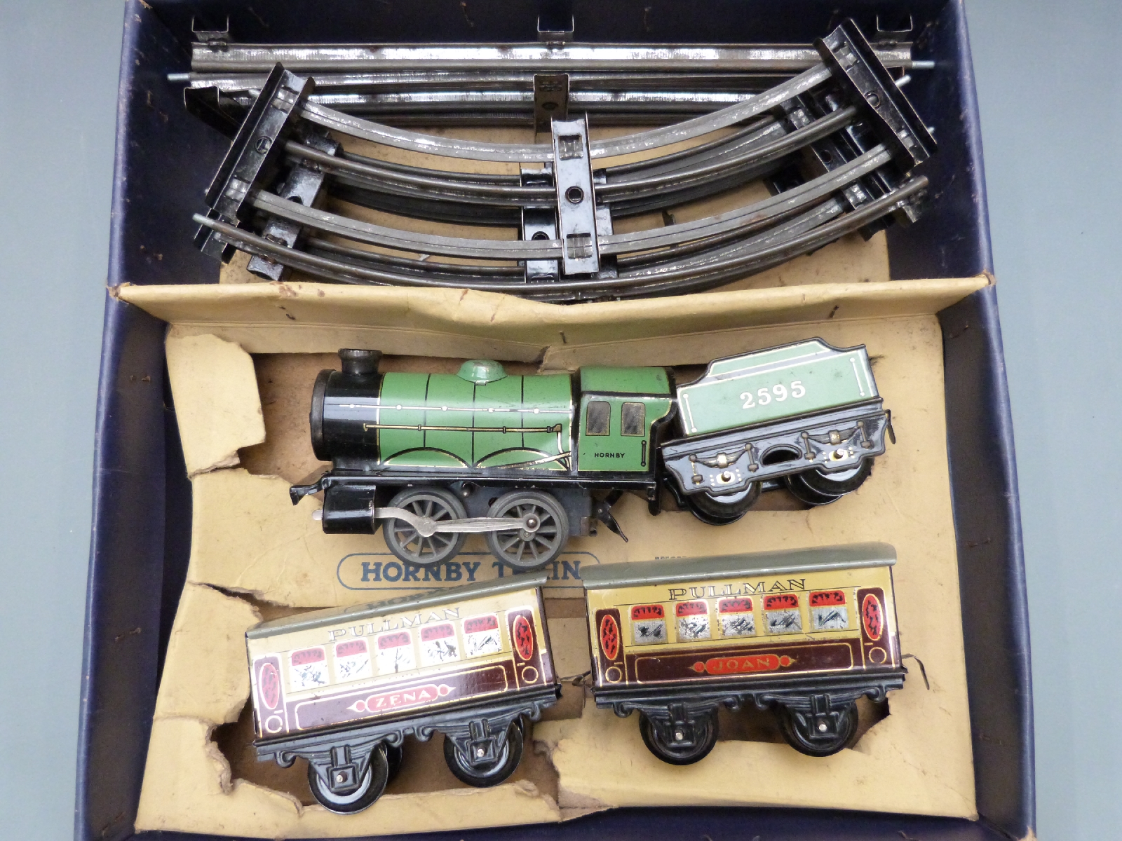 Hornby 0 gauge clockwork tinplate train set with 2595 locomotive and ...