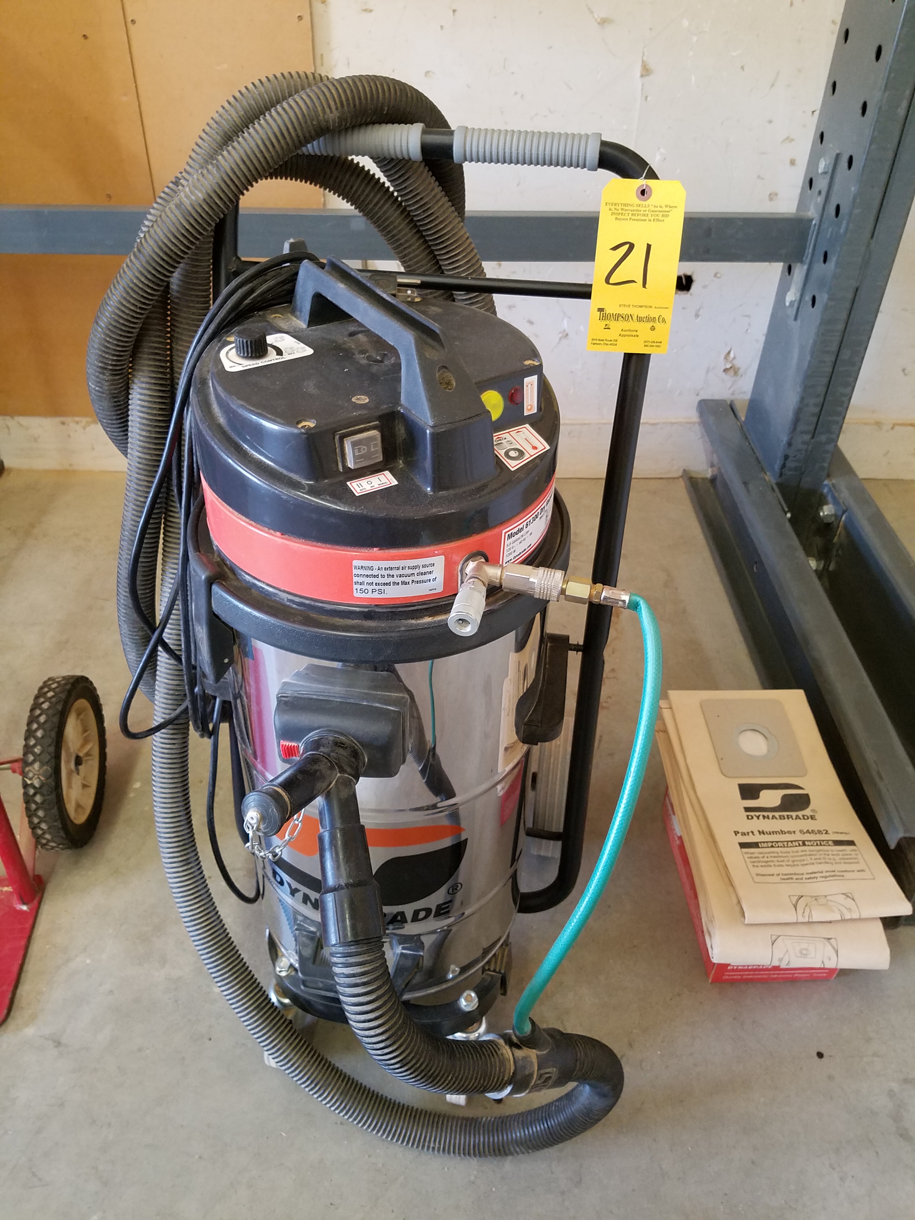 Dynabrade 9.9 Gallon Portable Vacuum System Model 61300, s/n U0830