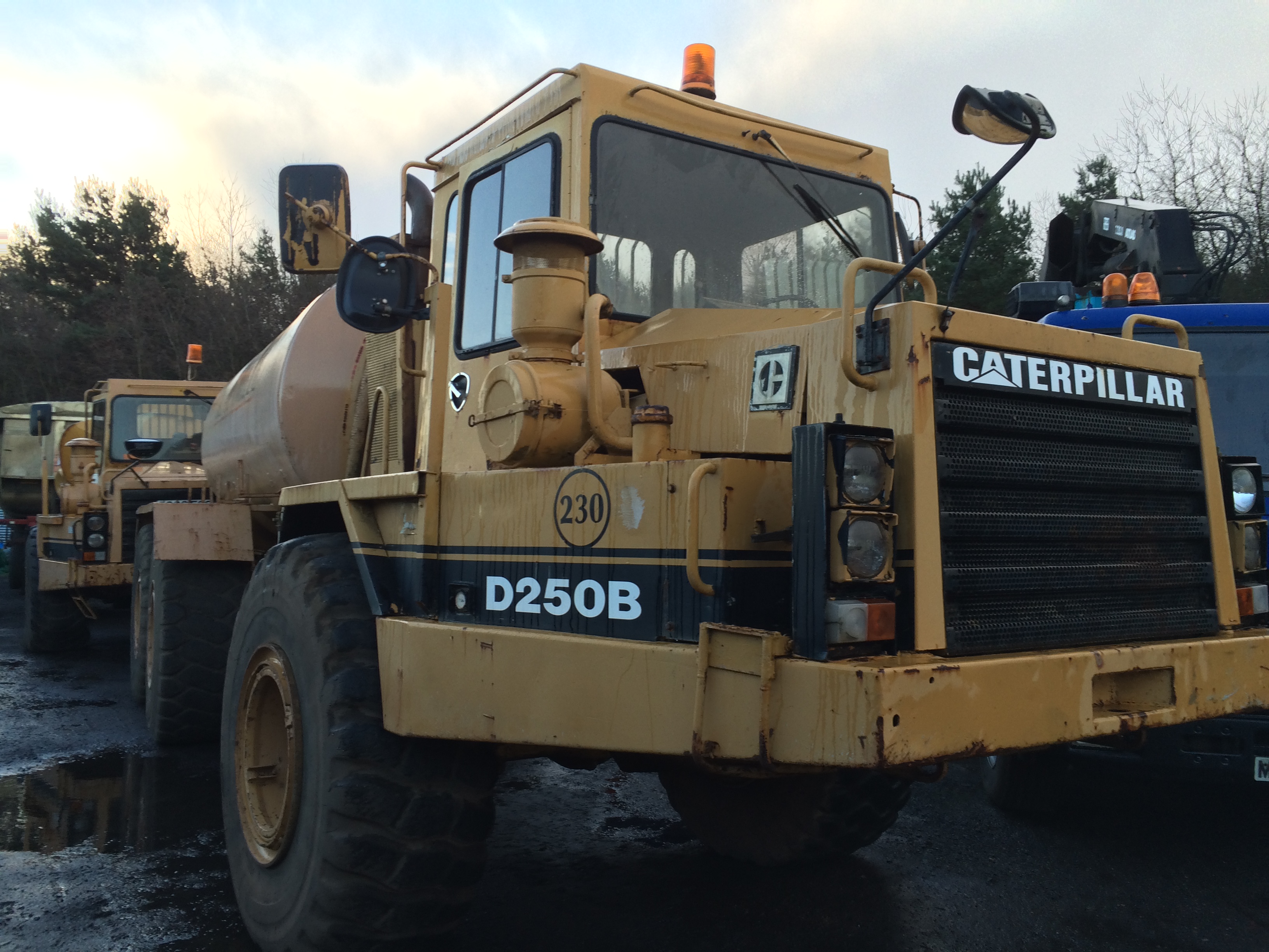 CATERPILLAR D250B WATER BOWSER, GOOD OLD MACHINE, READY FOR WORK ...