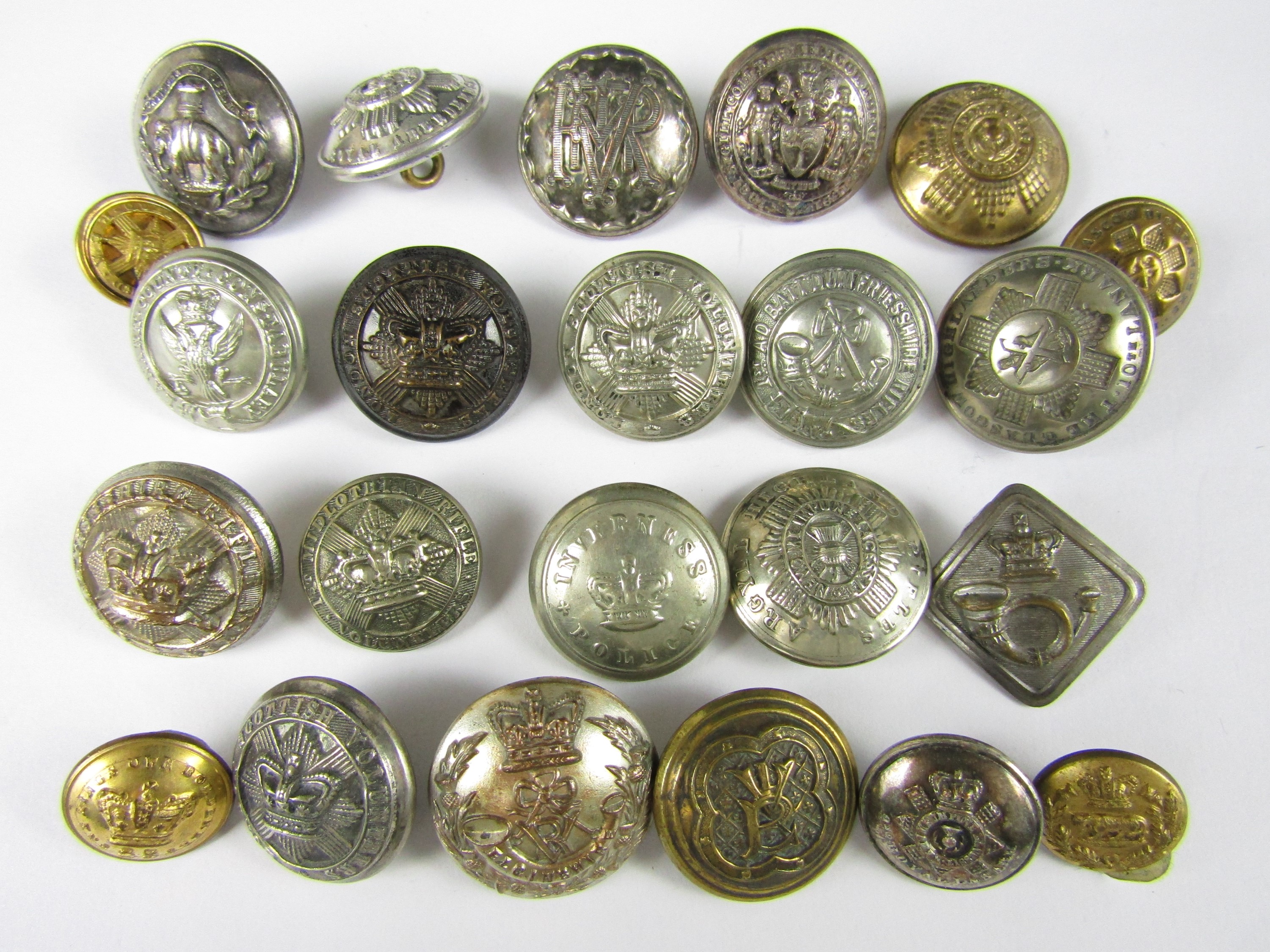A quantity of 19th Century Scottish military buttons