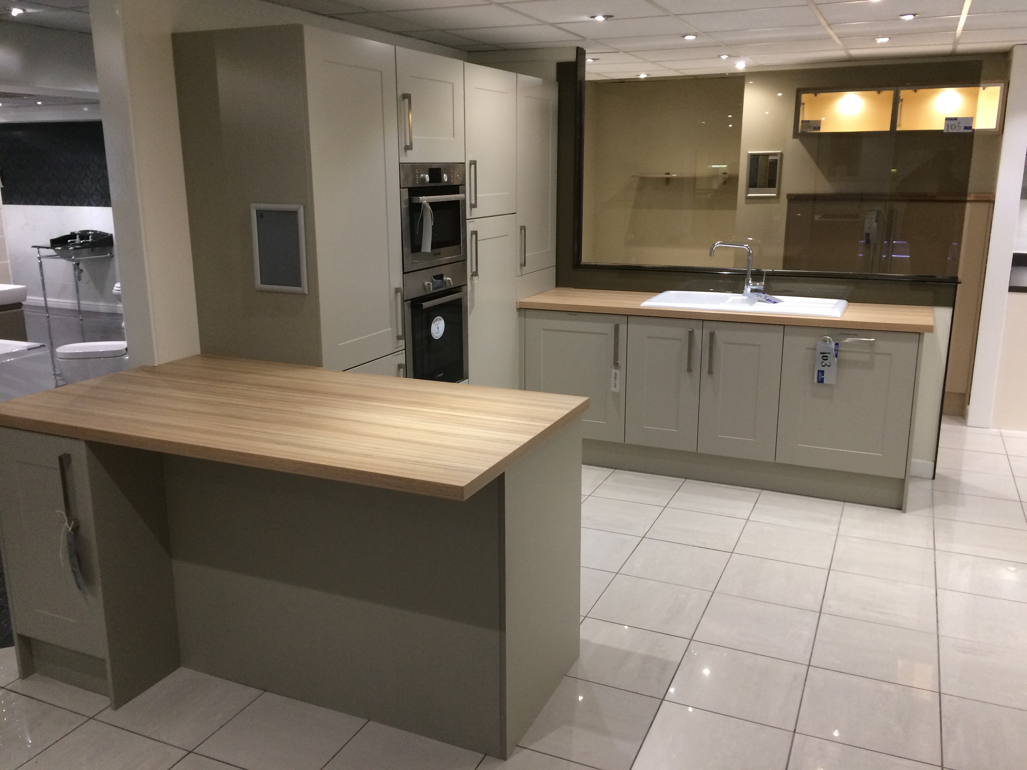 A JJO Solent Dakar Shaker Style Fitted Kitchen Display comprising Bosch ...