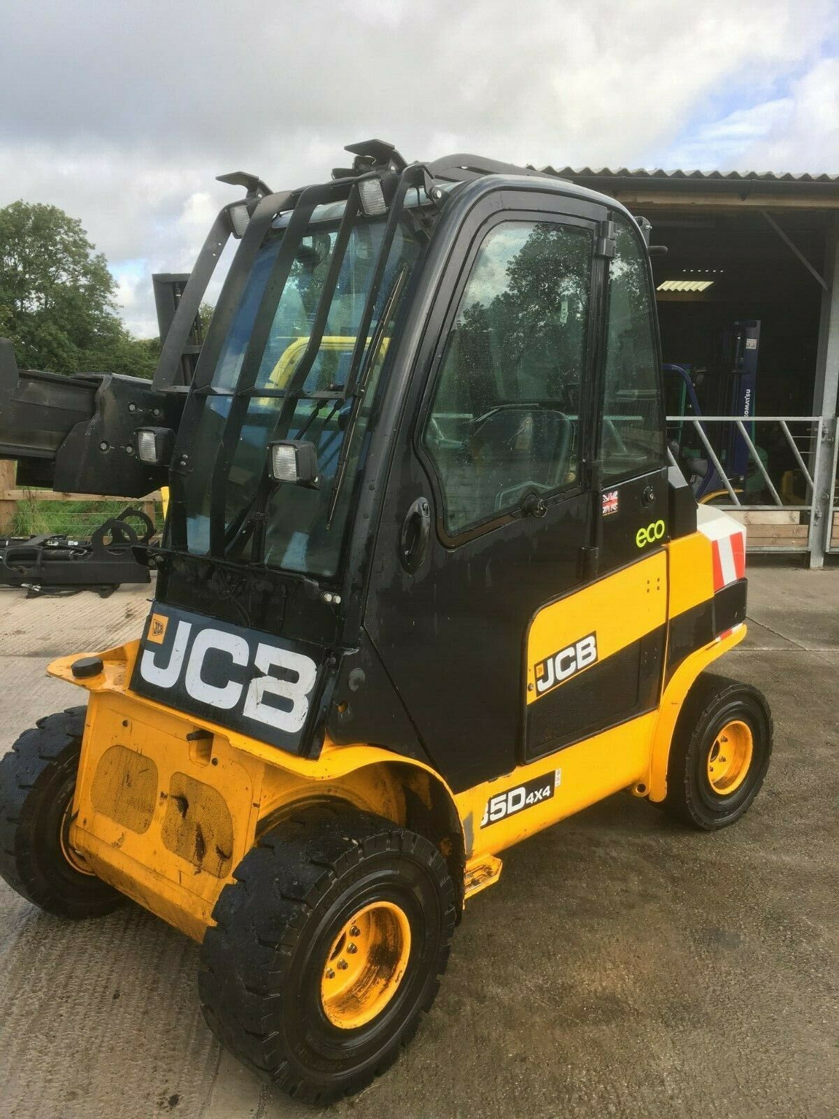 MA - JCB TELETRUK 35D, 4X4, 3.5 TON, YEAR 2014, ONLY 2,900 HOURS, HIGH ...