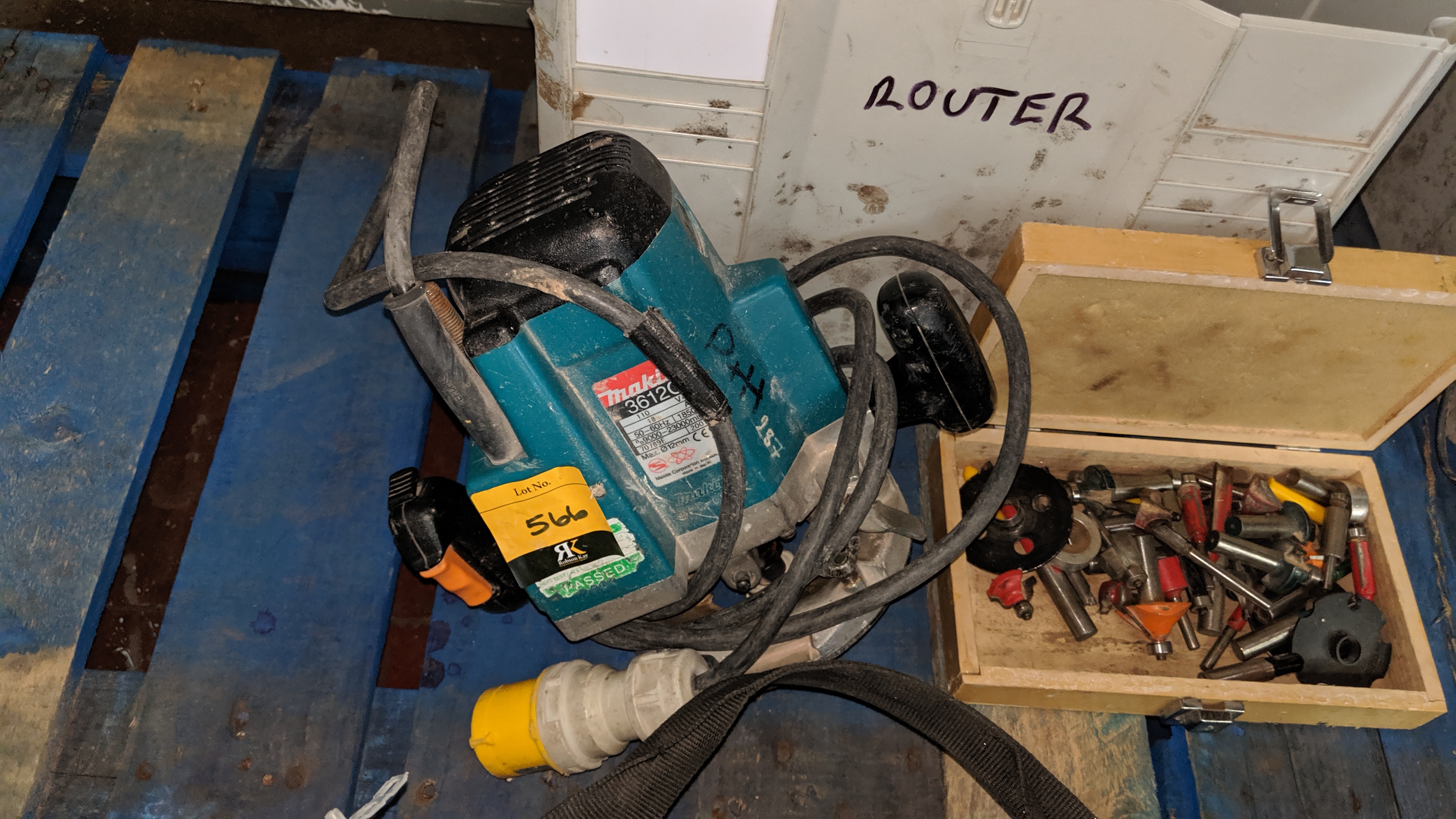 Makita 3612C 110V handheld electric router including bits & carry case ...