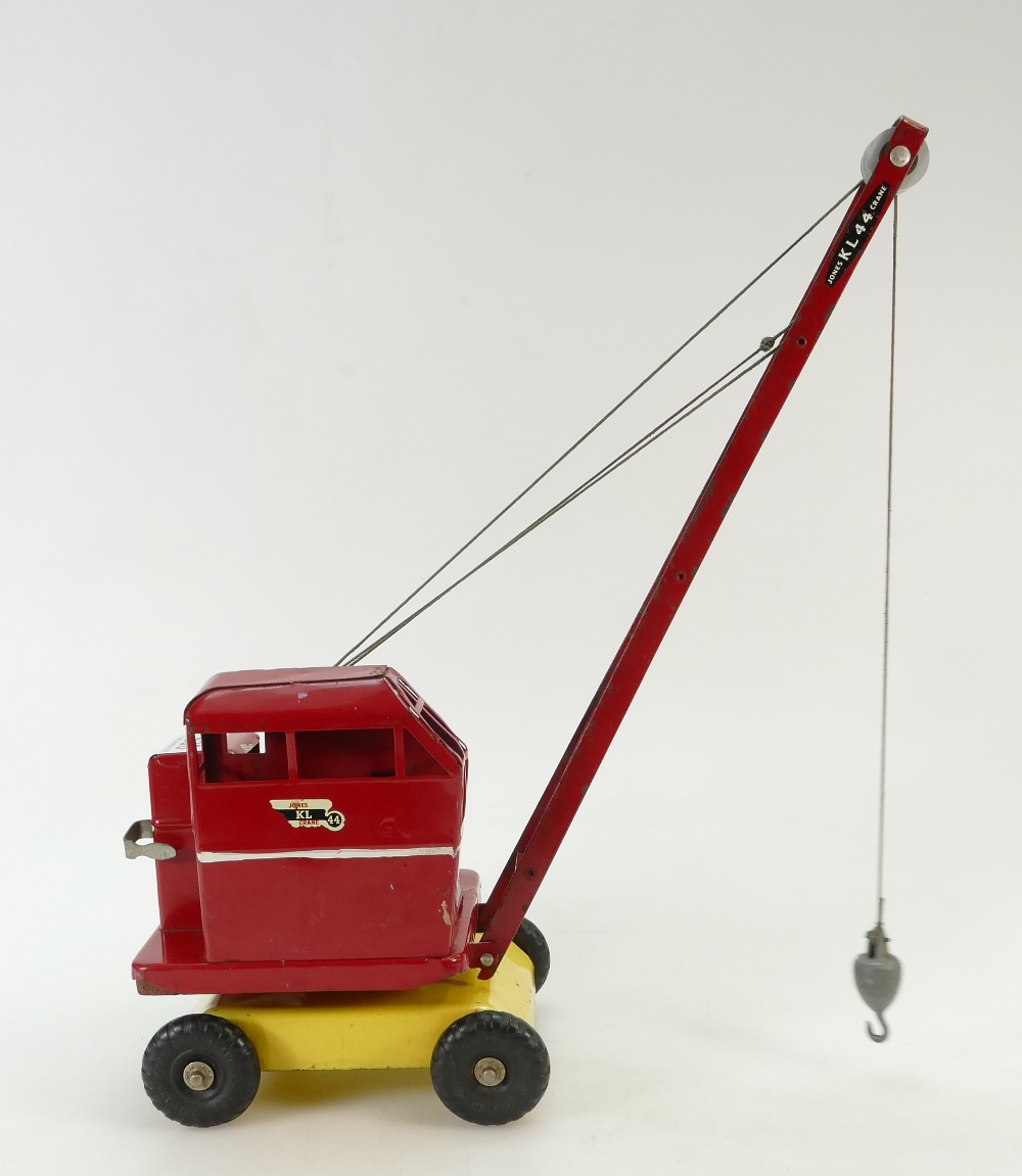 Triang model of a Jones 4 tonne crane