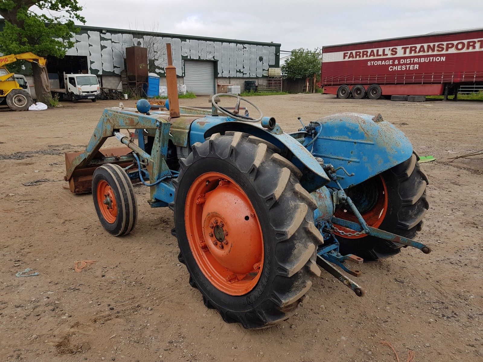Fordson Dexta Loader Tractor in working orderstarts on the key, good ...