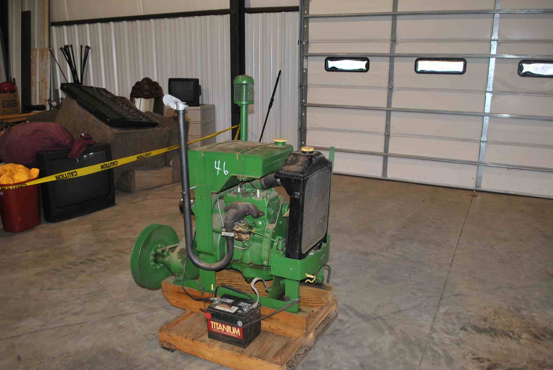 JOHN DEERE 2 CYLINDER GAS POWERED POWER UNIT