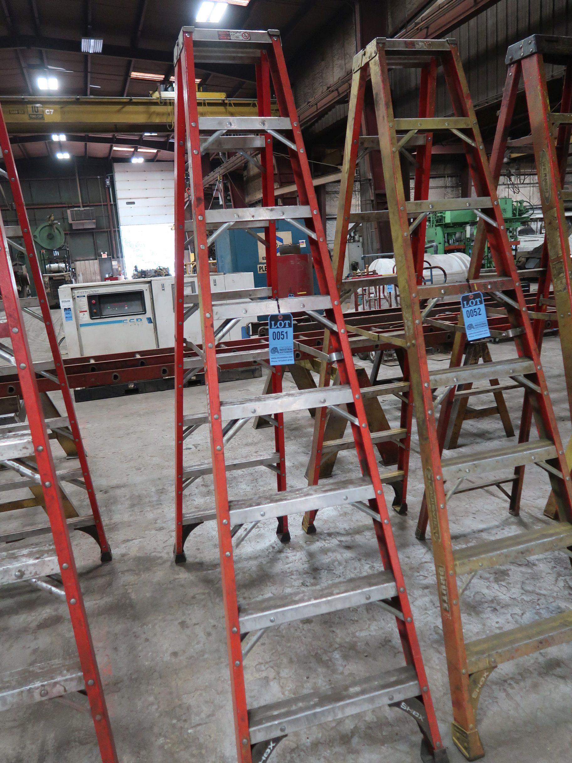 { Group of lots: 51, 52, 53 } 8' LOUISVILLE FIBERGLASS TRESTLE LADDER