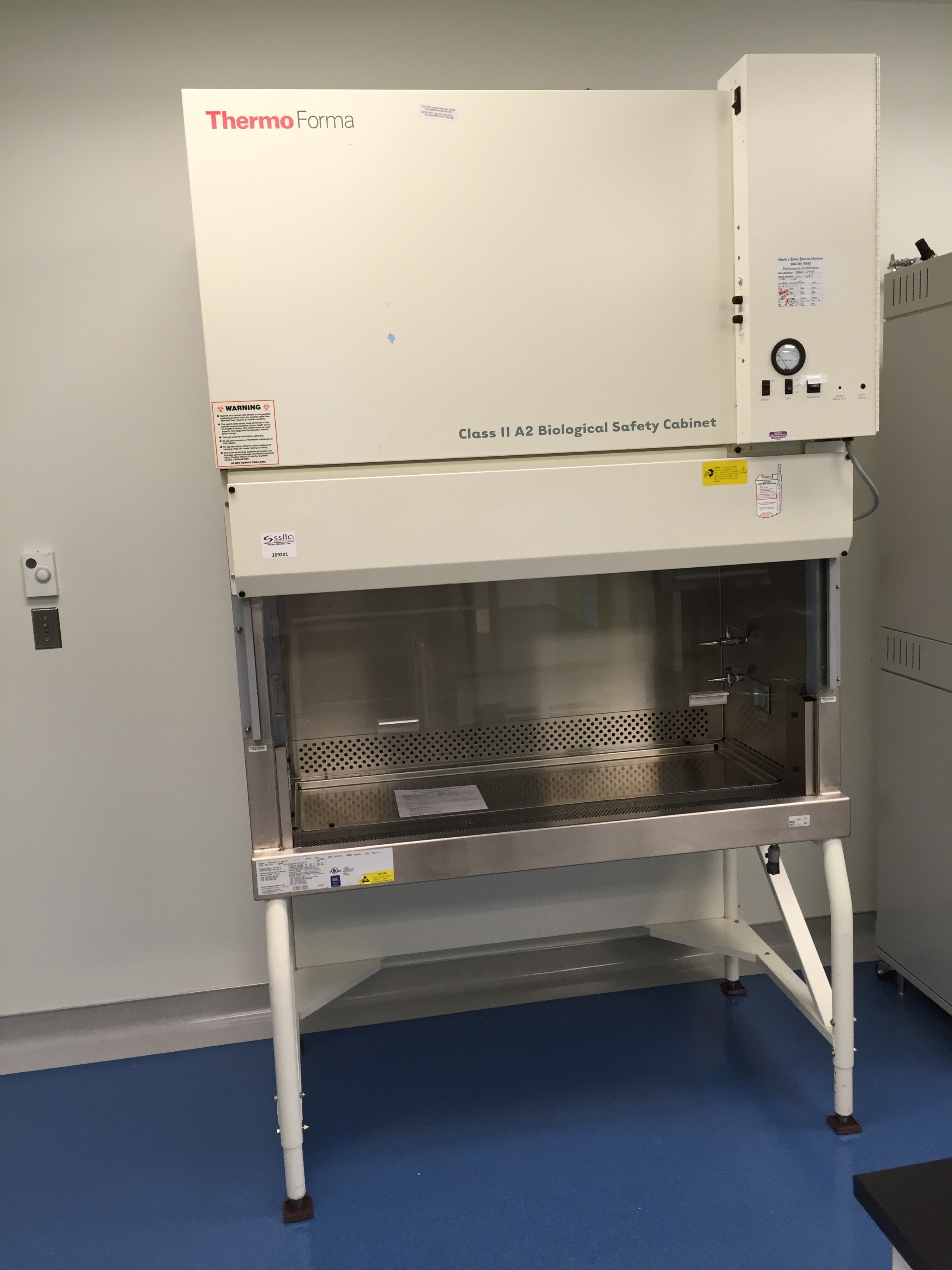 Thermo Forma Class II A2 4' BSC Model: 1284, SN: 101110