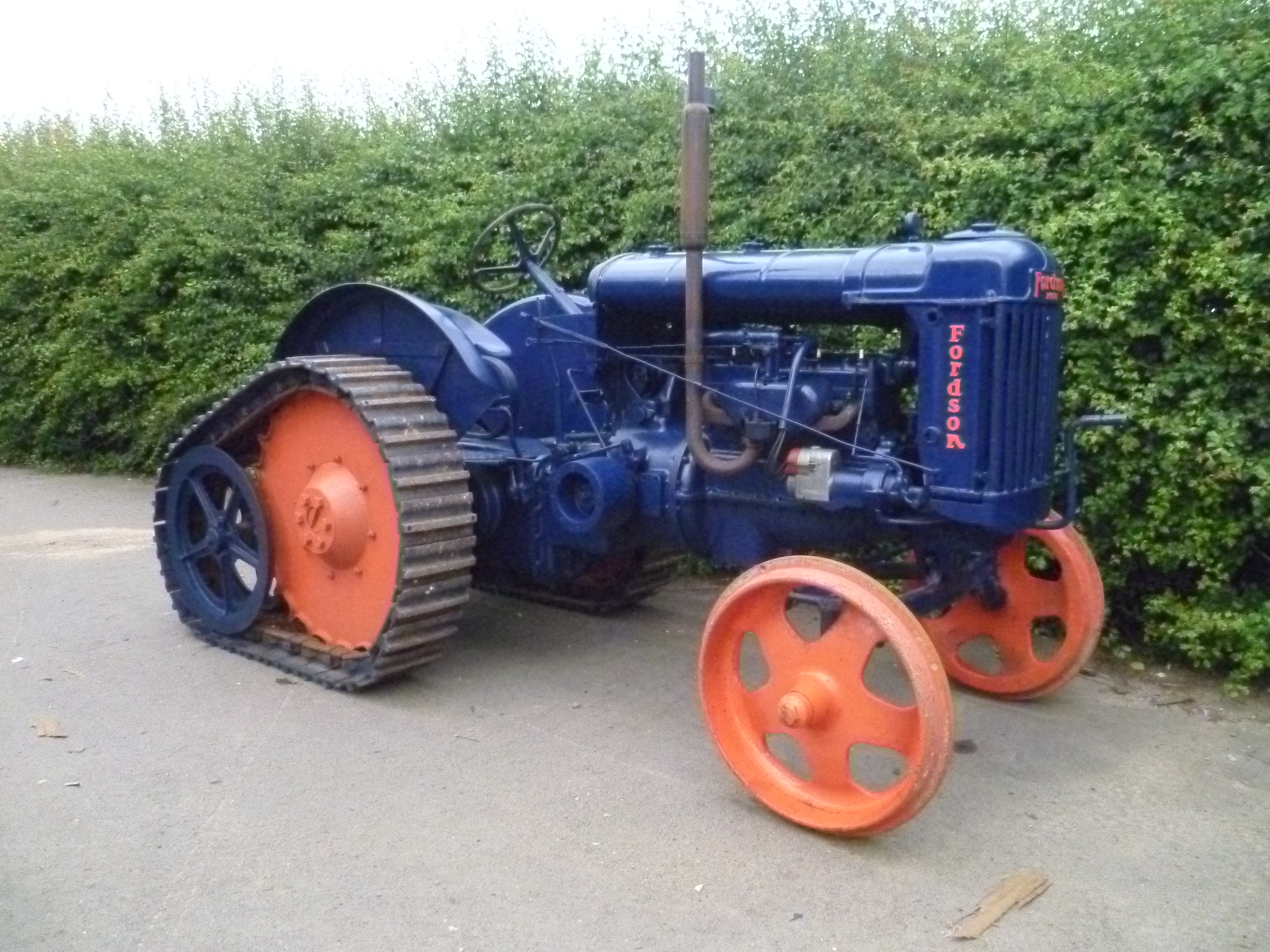 1946 FORDSON E27N DG4 4cylinder petrol/paraffin TRACTOR Fitted with a ...