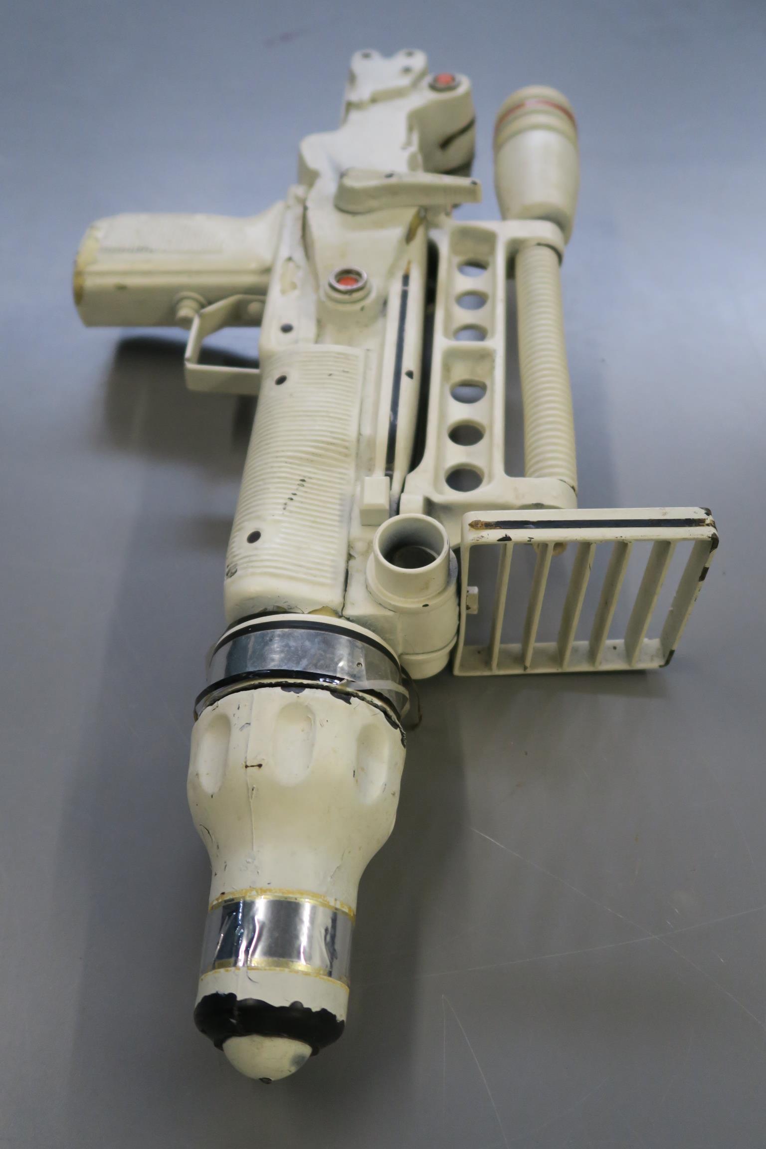 JAMES BOND 007 : Moonraker laser rifle created especially for this ...
