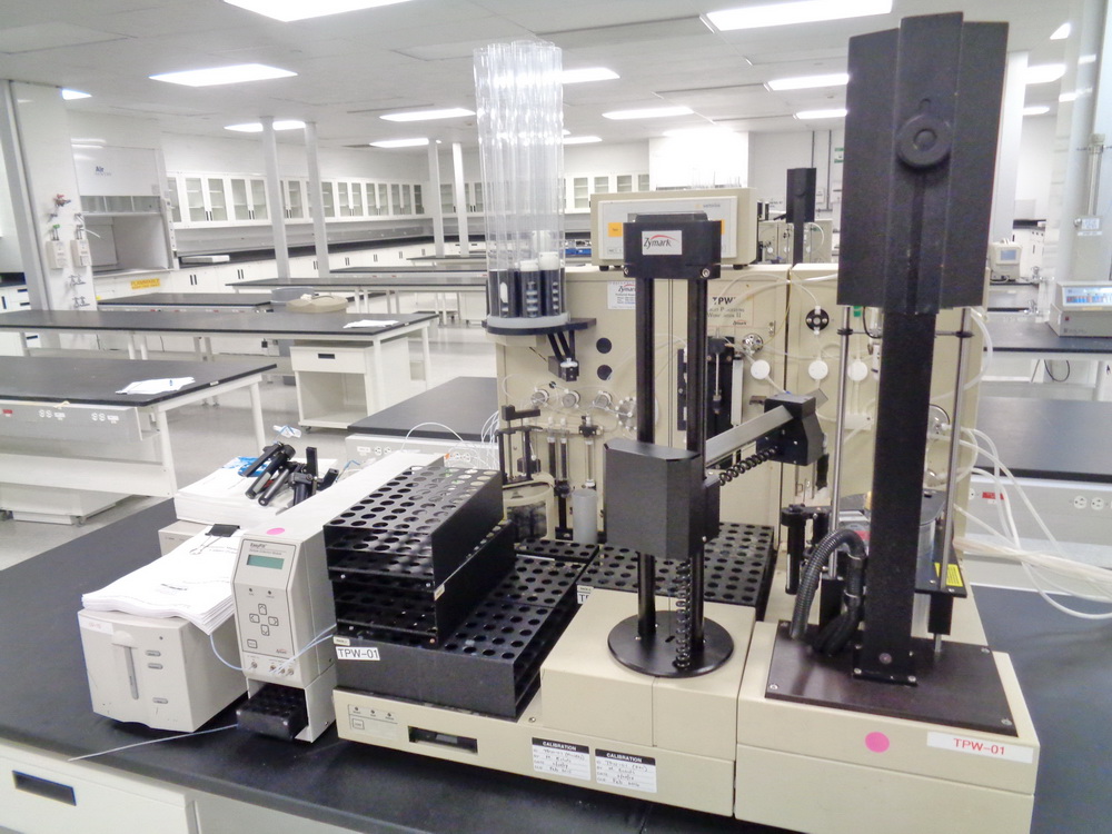 Zymark Tablet Processing Workstation, Model TPW II, S/N TP9952N4214 ALL ...