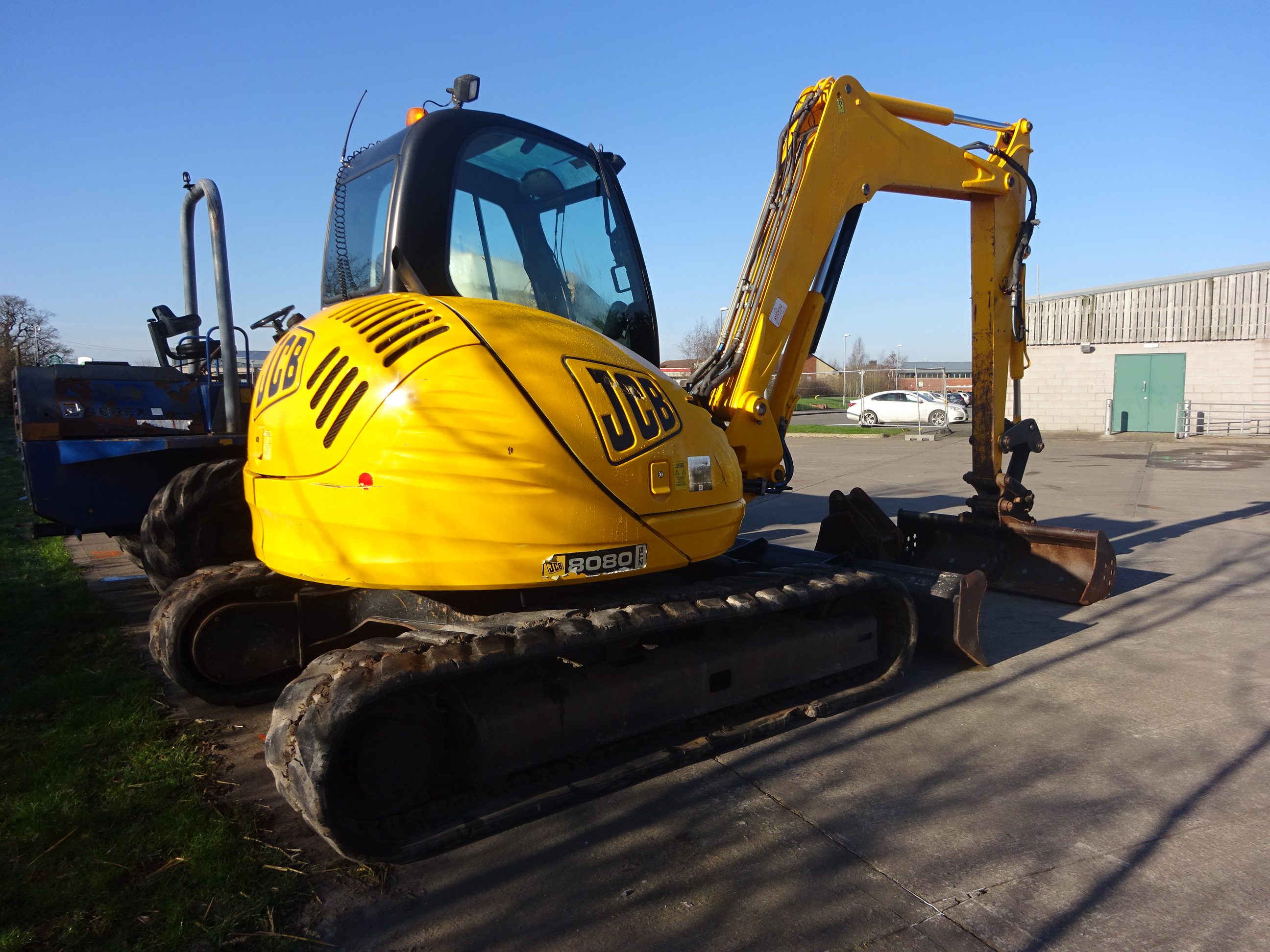 2007 JCB 8 TON DIGGER C/W RUBBER TRACKS WITH 2 BUCKETS