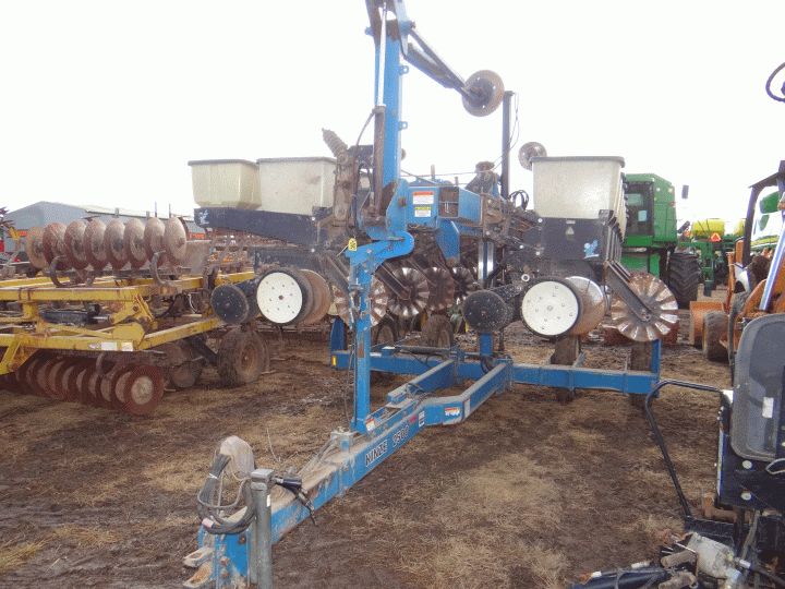 Kinze 2500 Planter 8/15, Good Condition, Bean and Corn Meters Rebuilt ...