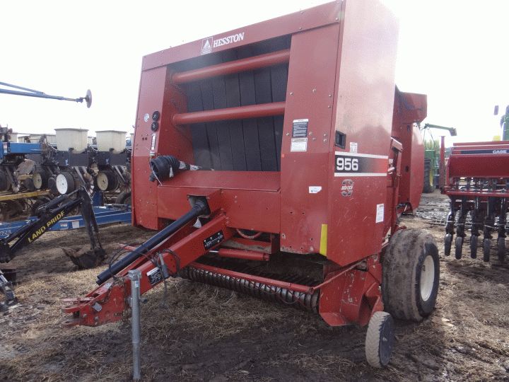Hesston 956A Round Baler Auto Cycle, Net Wrap, Monitor in the Shed