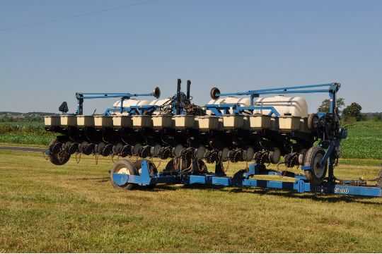 Kinze 2600 12 row corn planter, 2x2 and infurrow liquid, floating row ...