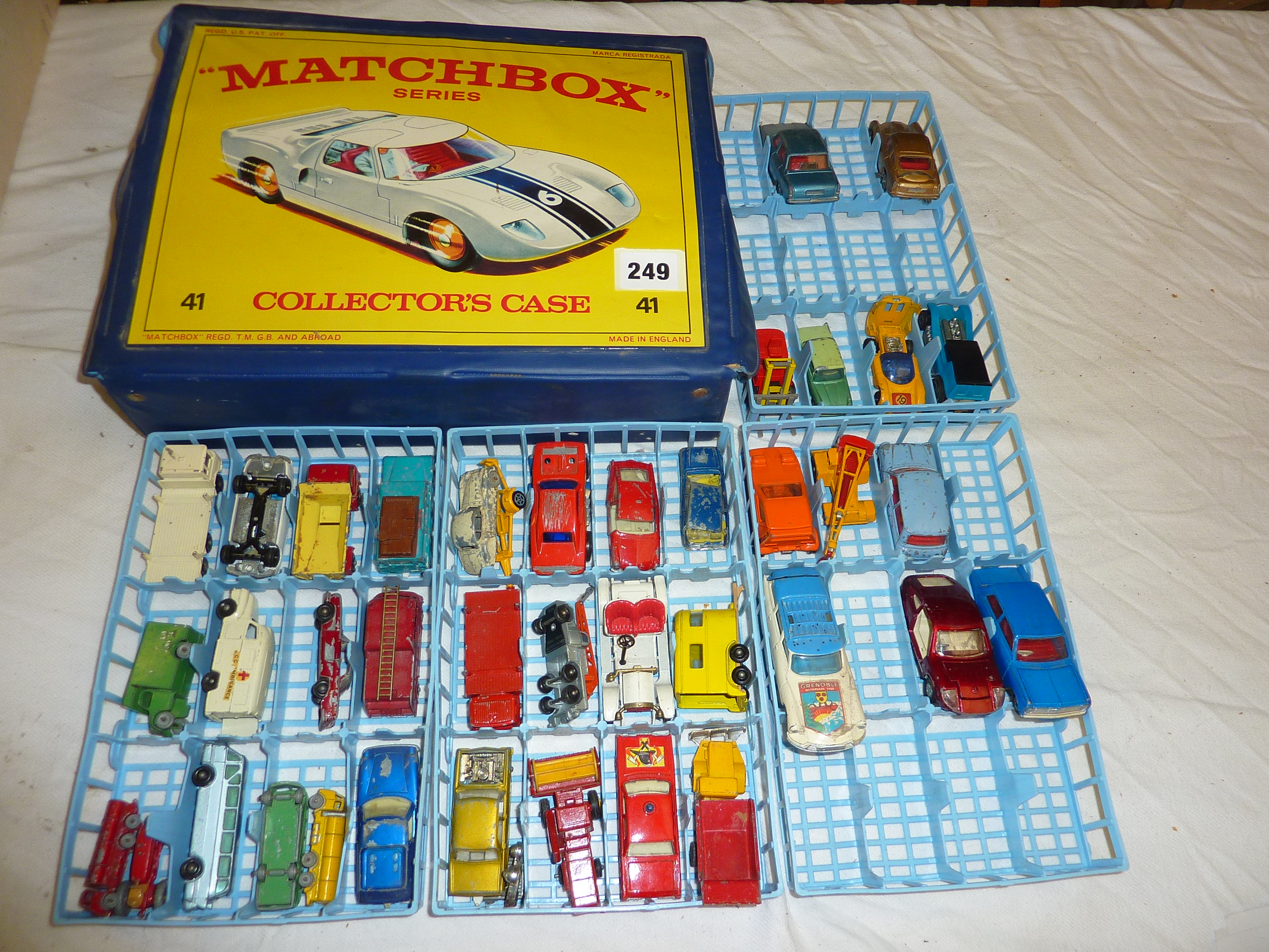 MATCHBOX 1-75 SERIES COLLECTORS CASE WITH A SELECTION OF LESNEY AND ...