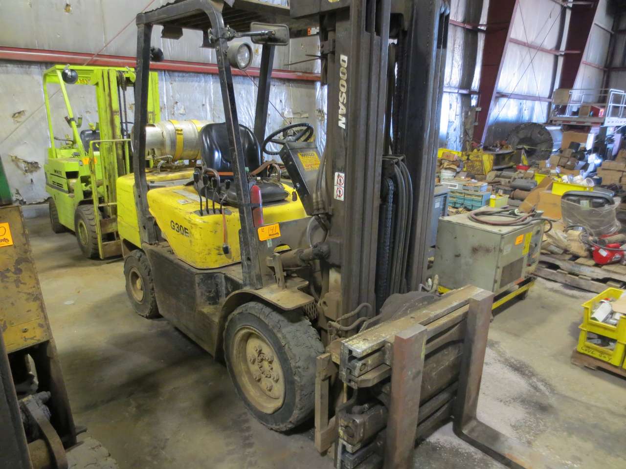 Daewoo G30E-3 LP forklift 6000lb capacity with 360 degree rotating forks
