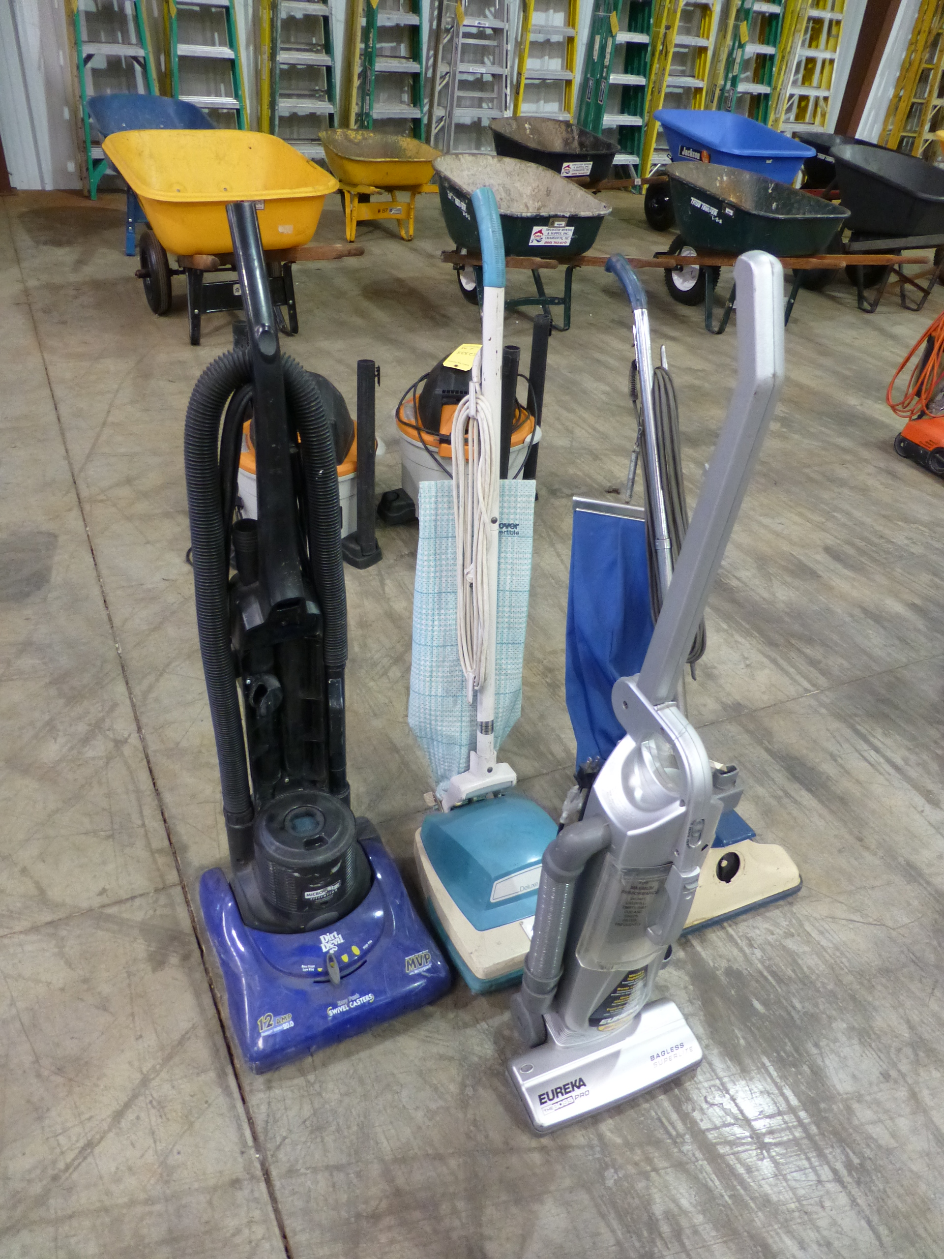 Lot of (4) Assorted Vacuums|(1) Eureka The Boss Pro Bagless Superlite ...