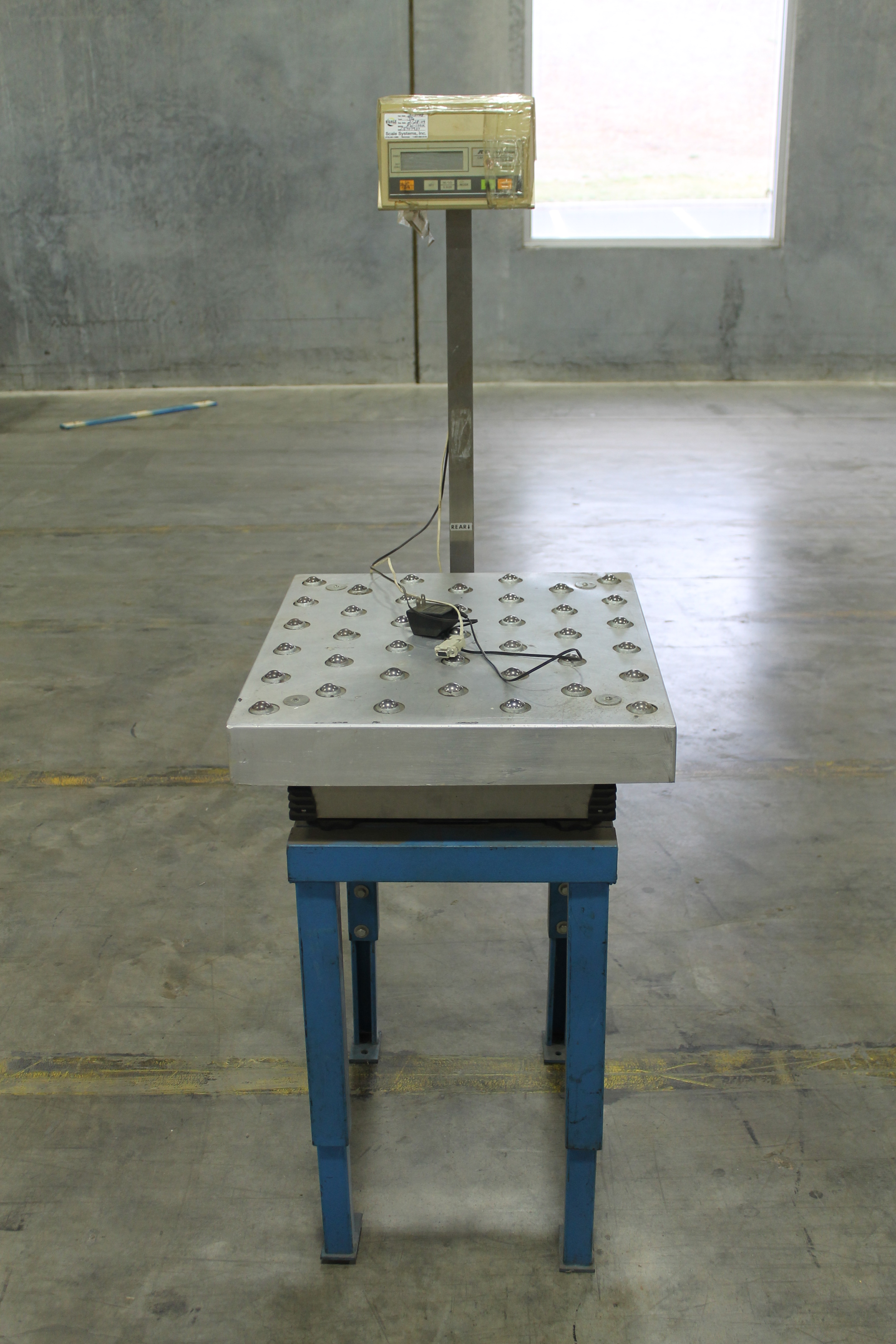 BALL TRANSFER TABLE WITH SCALE