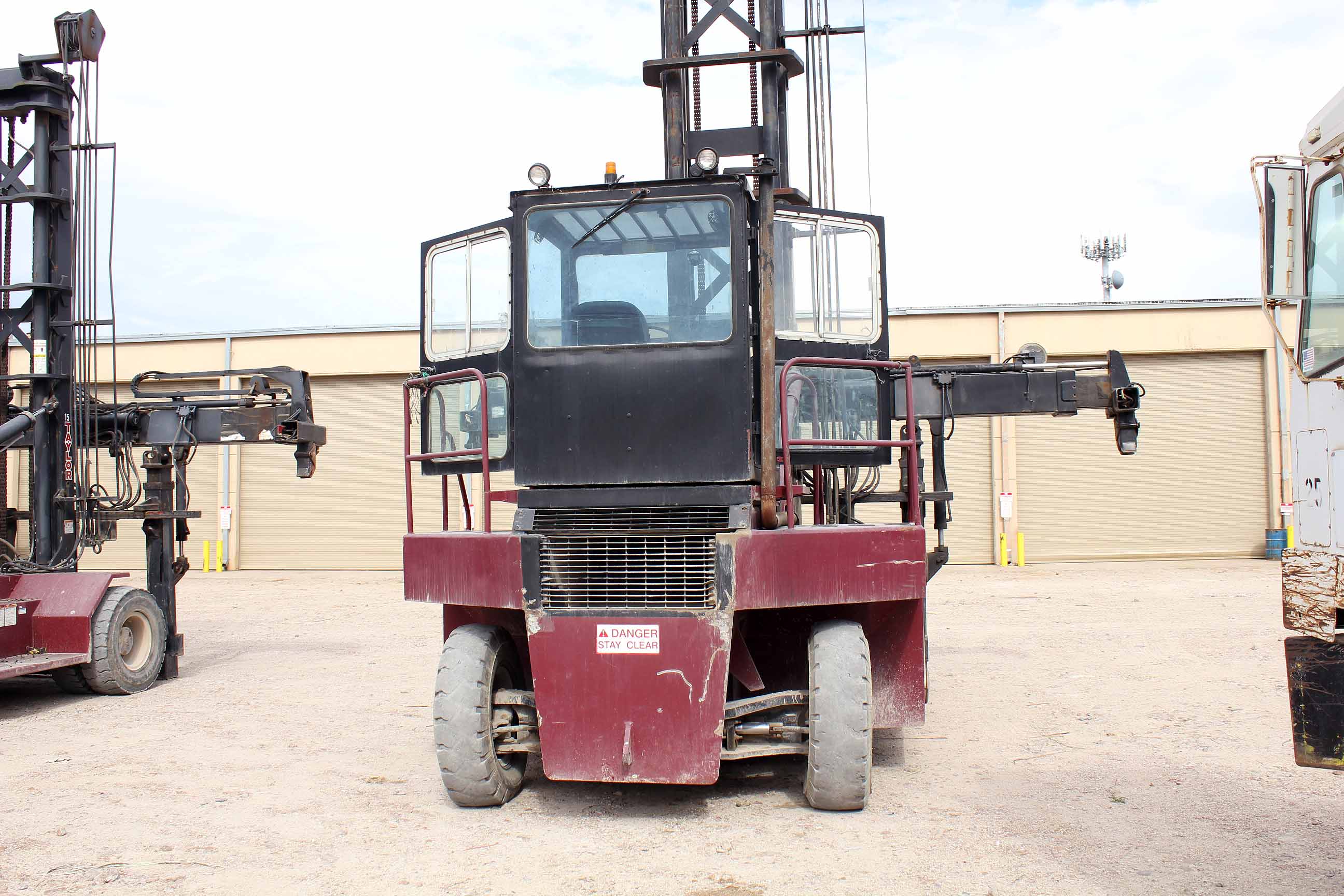 EMPTY CONTAINER HANDLER, TAYLOR 15,000 LB. CAP. MDL. TEC-155H, 15,000 ...